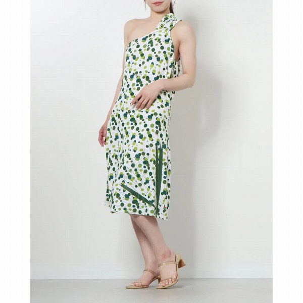 ギフト対応※在庫処分品につき返品交換不可とさせて頂きます。 インポート製品になるため、縫製の荒い部分もございます。 特にビーズやスパンコール、チュール素材、シフォン素材などのデリケートな素材は 多少のスレ・傷・引きつりなどが見られます。 在...