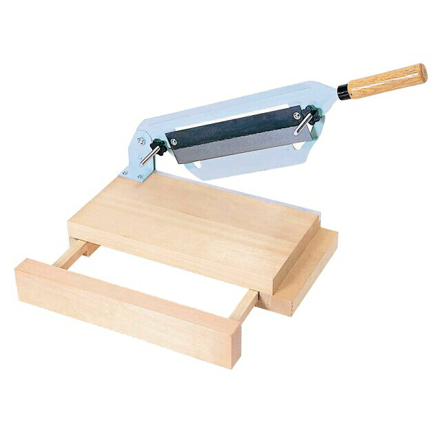 ＜仕様＞ 刃渡り：260mm まな板サイズ：幅250〜420×長さ550×高さ155mm 材質：SK3 ＜特長＞ ・家庭で手軽にのしもちが作れます。 ・軽い力で使えるので女性にも楽々です。 ・好みの厚さに簡単に調整できます。 ・”ヒキダシ”...