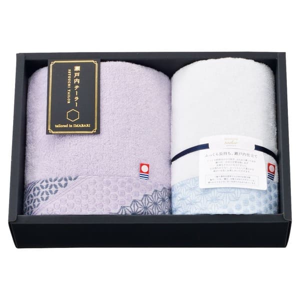 　　☆☆☆ 商品詳細 ☆☆☆ ●化粧箱／約197×290×75mm ●材質／〔パープル・ベージュ〕綿95%・ポリエステル3%・レーヨン2%〔ホワイト〕綿98%・レーヨン2% ●内容／フェイスタオル（約330×800mm）・ウォッシュタオル（...