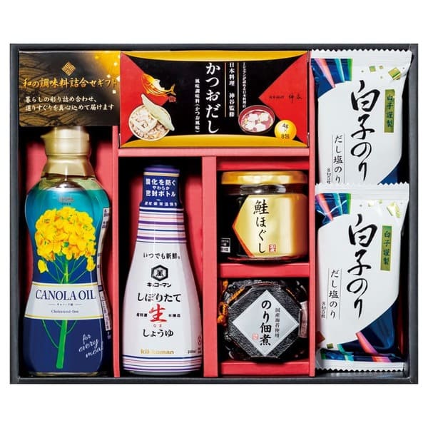 　　☆☆☆ 商品詳細 ☆☆☆ ●化粧箱入／約260×305×75mm ●内容／鮭ほぐし（50g）・のり佃煮（80g）・かつおだし（4g×8袋）・キッコーマンしぼりたて生醤油（200ml）・昭和キャノーラ油（300g）×各1、白子だし塩のり（...