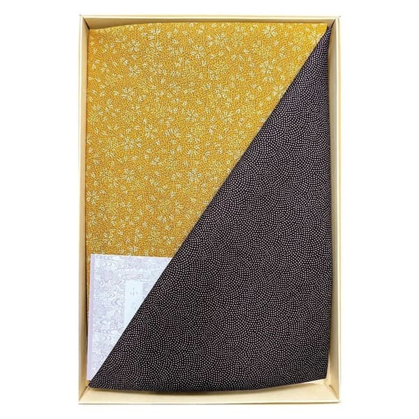 　　☆☆☆ 商品詳細 ☆☆☆ ●化粧箱入／約255×175×20mm ●材質／ポリエステル100% ●内容／ふろしき（約700×700mm）×1 ●重量／約130g ●原産国／日本製 ※物を包んだ時に、結び目から裏の色柄が見えるのが特徴の両...