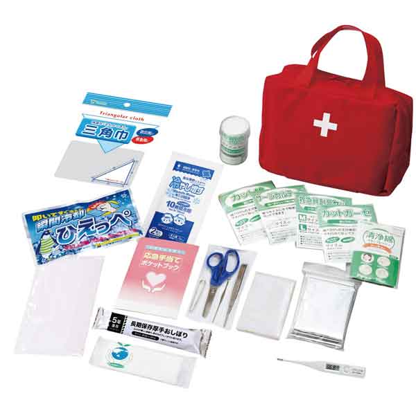 　　☆☆☆ 商品詳細 ☆☆☆ ●商品サイズ／100×230×155(救急バッグ) ●箱サイズ／112×235×170mm ●重さ／716g ●材質／救急バッグ(ポリエステル) ●内容／救急バッグ・大判厚手おしぼり・防寒シート・カット綿×3枚...