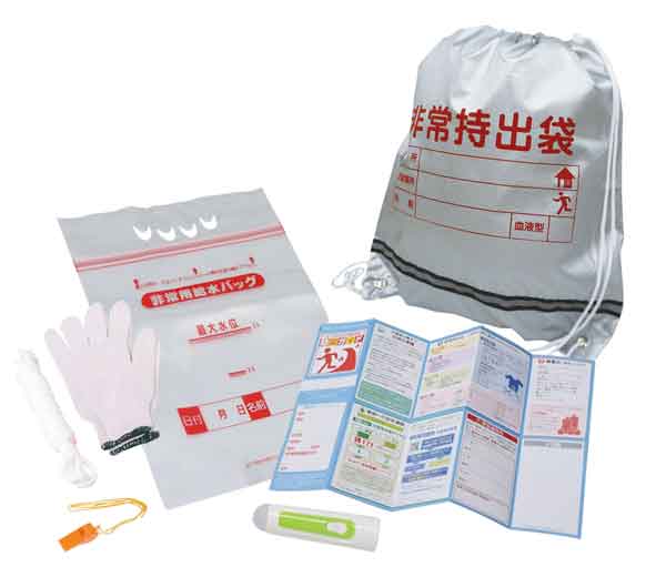 　　☆☆☆ 商品詳細 ☆☆☆ ●商品サイズ／440×380mm(非常袋) ●箱サイズ／278×232×68mm ●素材／非常袋(ポリエステル) ●重量／376g ●セット内容／反射テープ付非常袋・ハンディライト・非常用給水バッグ3L・軍手・...