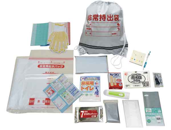 　　☆☆☆ 商品詳細 ☆☆☆ ●商品サイズ／440×380mm(非常袋) ●箱サイズ／358×260×80mm ●素材／非常袋(ポリエステル) ●重量／1010g ●セット内容／反射テープ付非常袋・ハンディライト・非常用給水バッグ5L・非常...