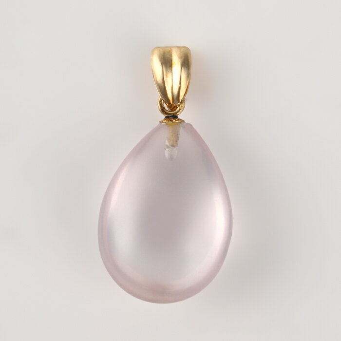 地金素材 K18 中石 ローズクオーツ：17mmx13mm（最大横幅） 総重量 2.4g 寸法 バチカンの内寸：5.2mm5x2.8mm すぐにお届けOK♪ 在庫商品 こちらは在庫商品ですので、すぐに発送可能です。　★☆★再々入荷★☆★ 愛...