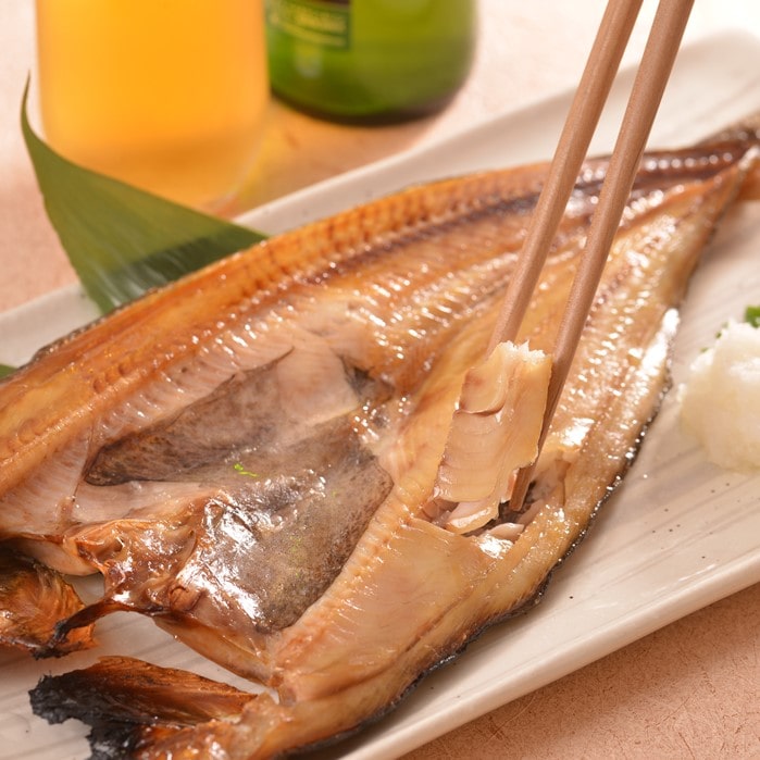 旨味がたっぷりの北海道産真ほっけ北海道の干物の代表的な魚の一つのほっけ。その中でも上品な脂で旨みの強い真ほっけを開いて干し、旨味を凝縮しました。鮮度を保てるように冷凍してお届けします。ご家庭の魚焼き機で調理しやすいように、1枚あたり約200...