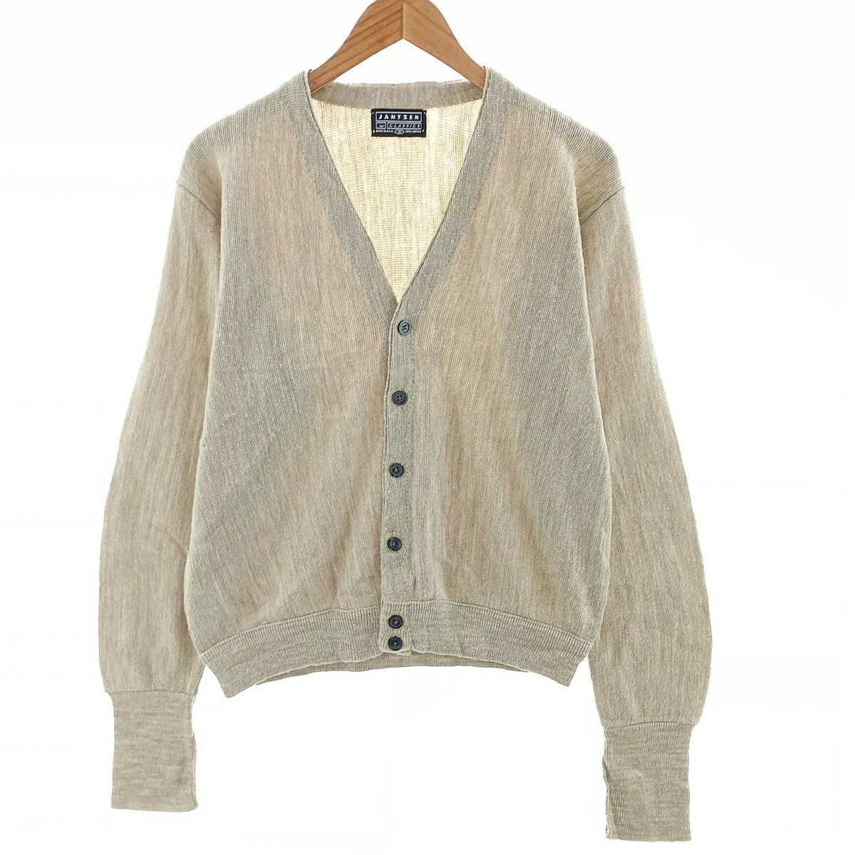 商品詳細 ブランド・Jantzen・ジャンセン・ 特徴・長袖・短丈 ショート丈・ヴィンテージ・ モデル/形状・アクリルニットカーディガン・ 素材・アクリル:100%・ 色・ベージュ系・ 柄・無地・ 生産国・USA製・ 年代・90年代・ サイ...