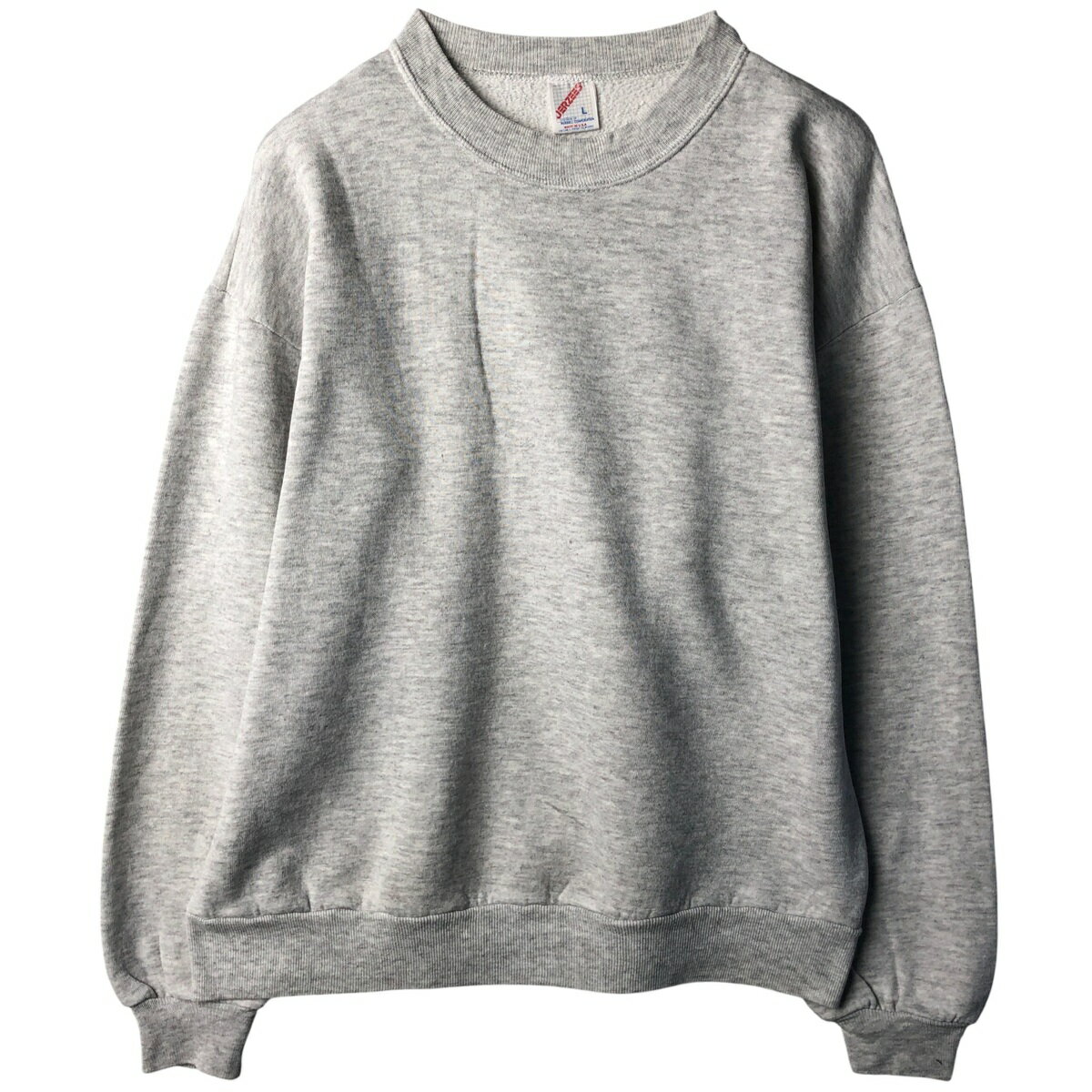 商品詳細 ブランド・Jerzees・ジャージーズ・ 特徴・クルーネック(丸首)・長袖・ヴィンテージ・ モデル/形状・無地 ブランクスウェットシャツ トレーナー・ 素材・コットン:50%・ポリエステル:50%・ 色・グレー系 灰色・ 柄・無地...
