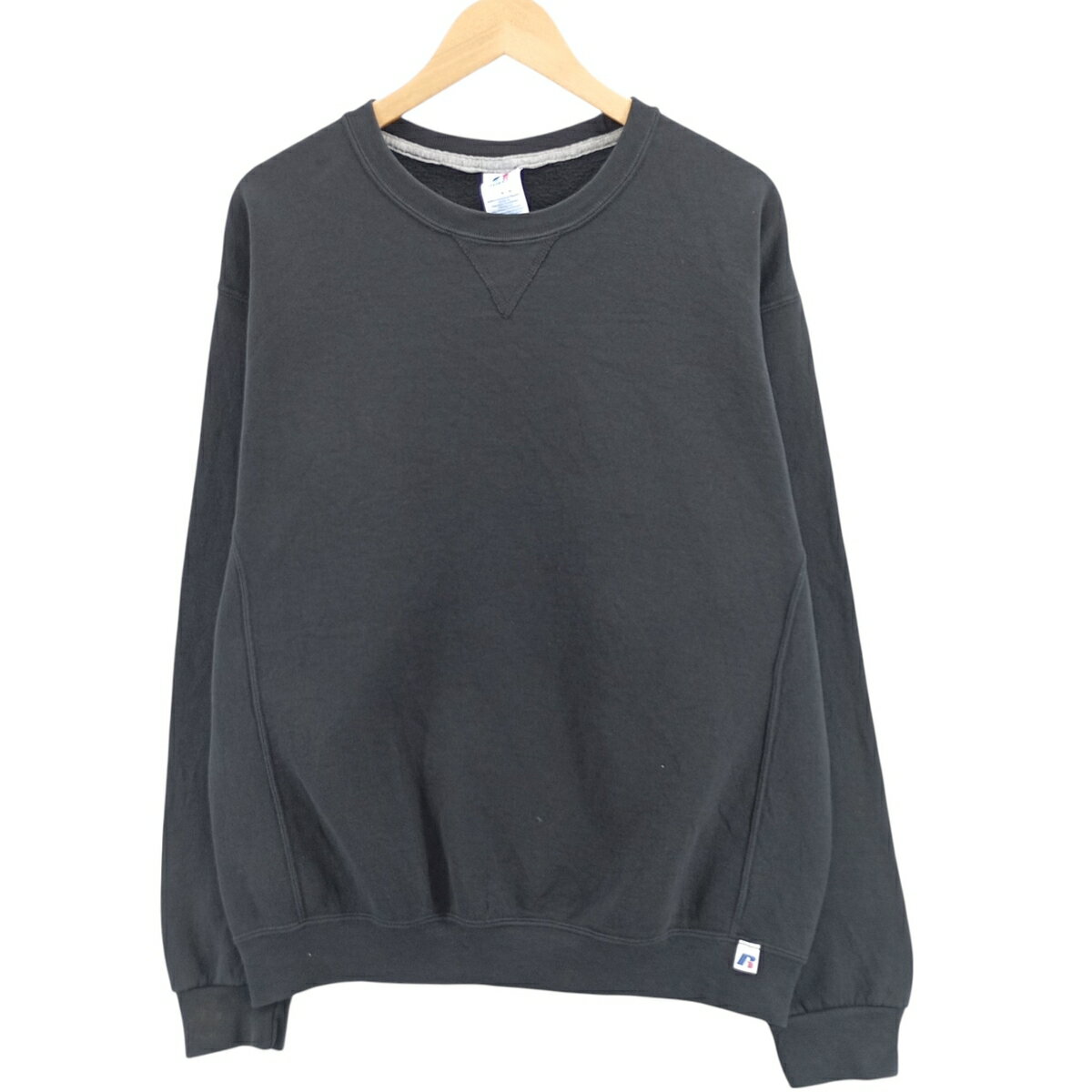 商品詳細 ブランド・Russell・ラッセル・ 特徴・クルーネック(丸首)・長袖・前Vガゼット・ モデル/形状・無地 ブランクスウェットシャツ トレーナー・ 素材・コットン:50%・ポリエステル:50%・ 色・ブラック系 黒色・ 柄・無地・...