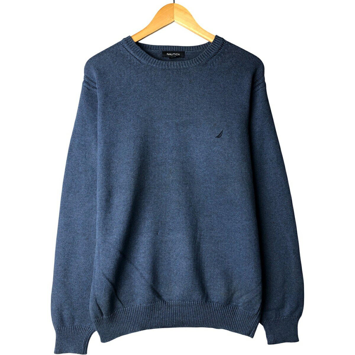 商品詳細 ブランド・NAUTICA・ノーティカ・ 特徴・クルーネック(丸首)・長袖・ モデル/形状・コットンニットセーター・ 素材・コットン:100%・ 色・ブルー系 青色・ 柄・無地・ワンポイント・ 生産国・マレーシア製・ 年代・00年代...