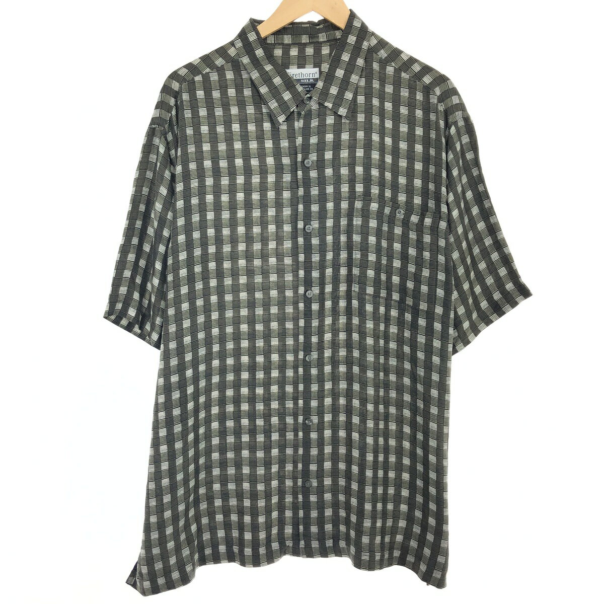 商品詳細 ブランド・FIRETHORN・ 特徴・レギュラーカラー・半袖・ モデル/形状・半袖 シルクシャツ・ 素材・シルク:100%・ 色・カーキ系・ホワイト系 白色・ 柄・総柄・ 生産国・中国製・ 年代 サイズ・メンズXL・表記サイズ:X...