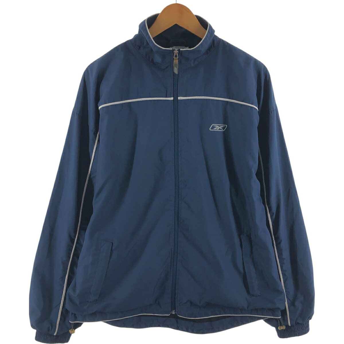 商品詳細 ブランド・Reebok・リーボック・ 特徴・フルジップ・長袖・メッシュライナー・ モデル/形状・ウインドブレーカー・ 素材・ポリエステル:100%・ 色・ネイビー系 紺色・ 柄・ロゴプリント・ロゴ刺繍・ 生産国・台湾製・ 年代・0...