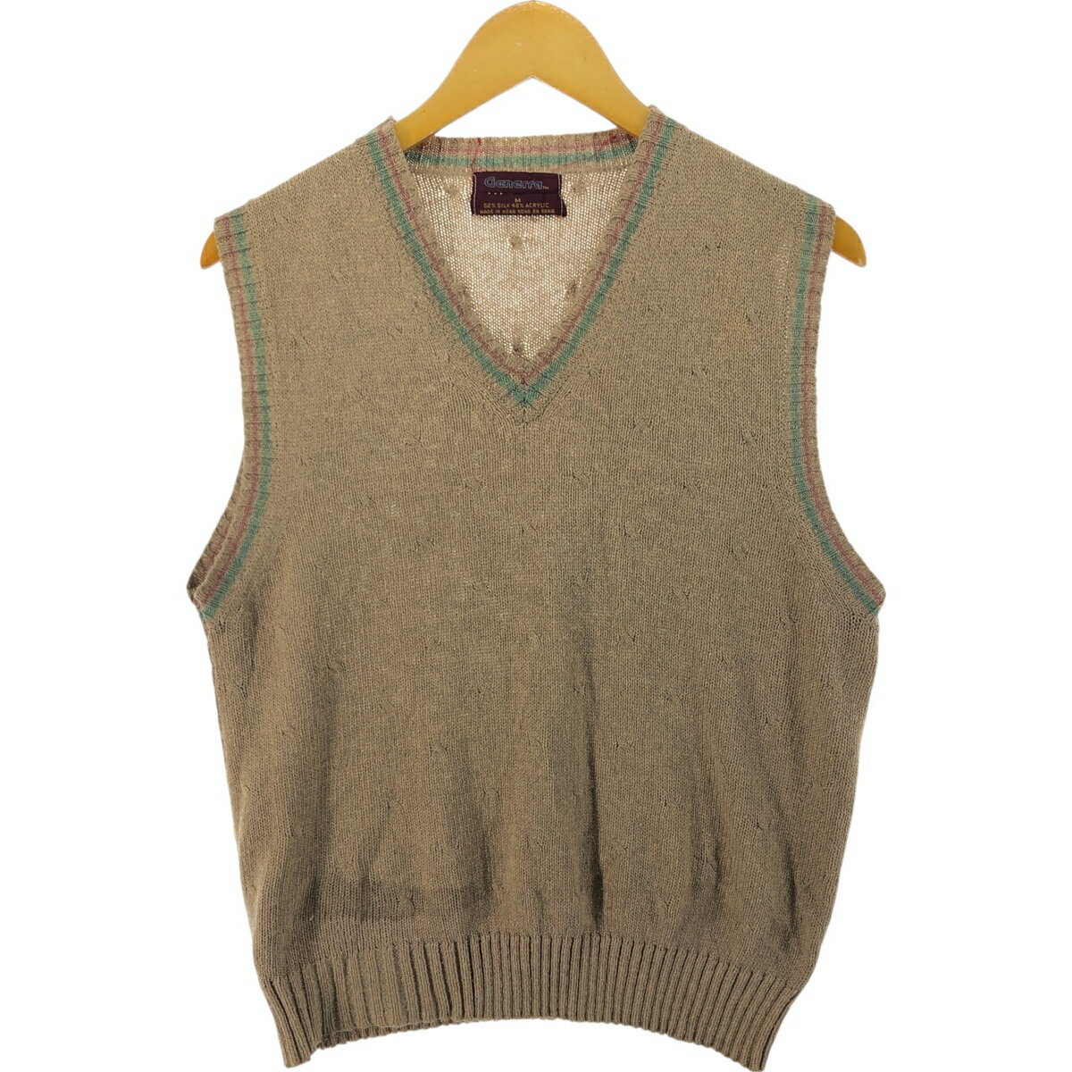 商品詳細 ブランド・Generra・ 特徴・Vネック・ラインリブ・短丈 ショート丈・ モデル/形状・Vネック シルクニットベスト・ 素材・シルク:52%・アクリル:48%・ 色・ベージュ系 ブラウン・ 柄・無地・ 生産国・香港製・ 年代 サ...