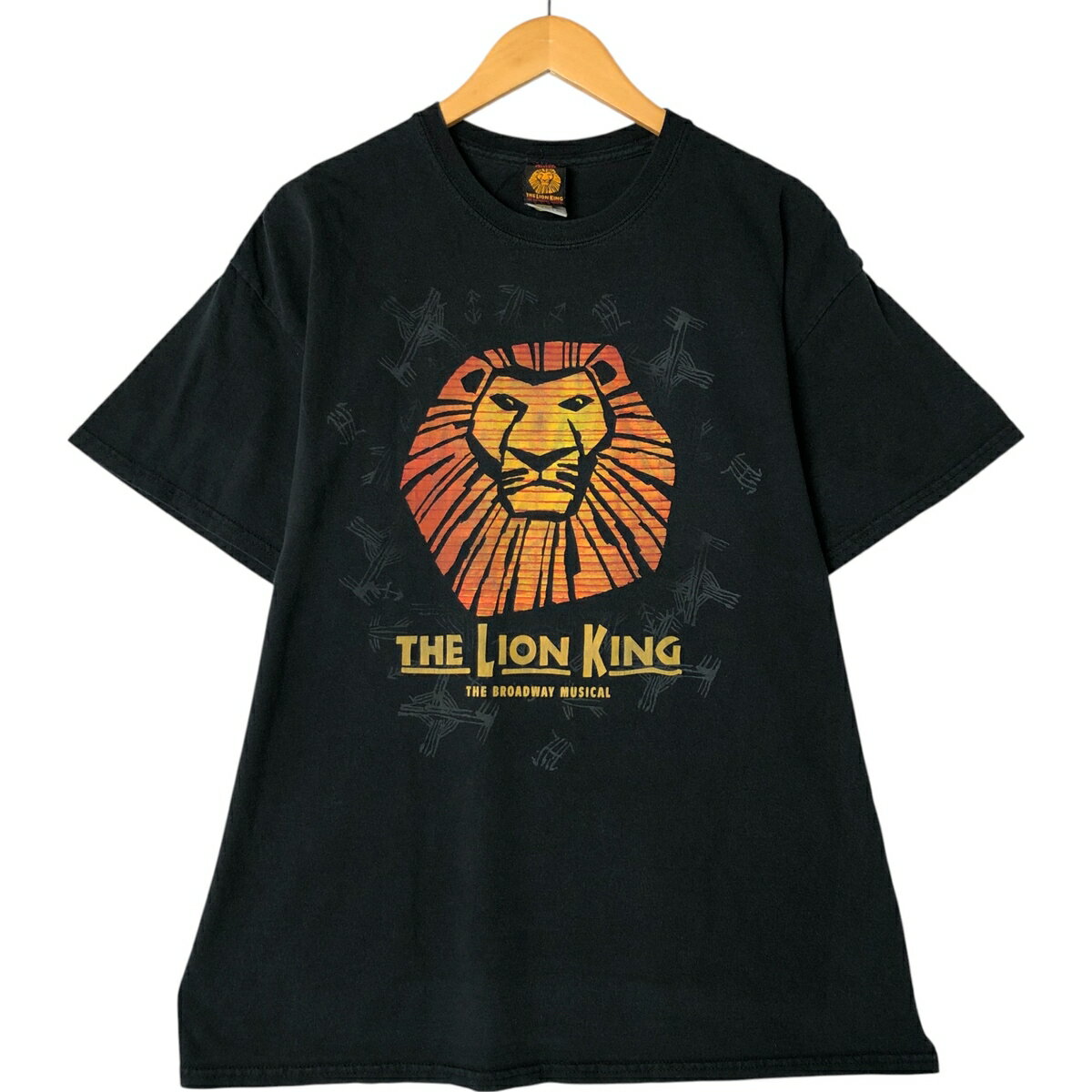 商品詳細 ブランド・Disney・ 特徴・クルーネック(丸首)・半袖・アメカジ・ モデル/形状・THE LION KING ライオンキング・プリントTシャツ・ 素材・コットン:100%・ 色・ブラック系 黒色・ 柄・プリント・ 生産国・ハイ...