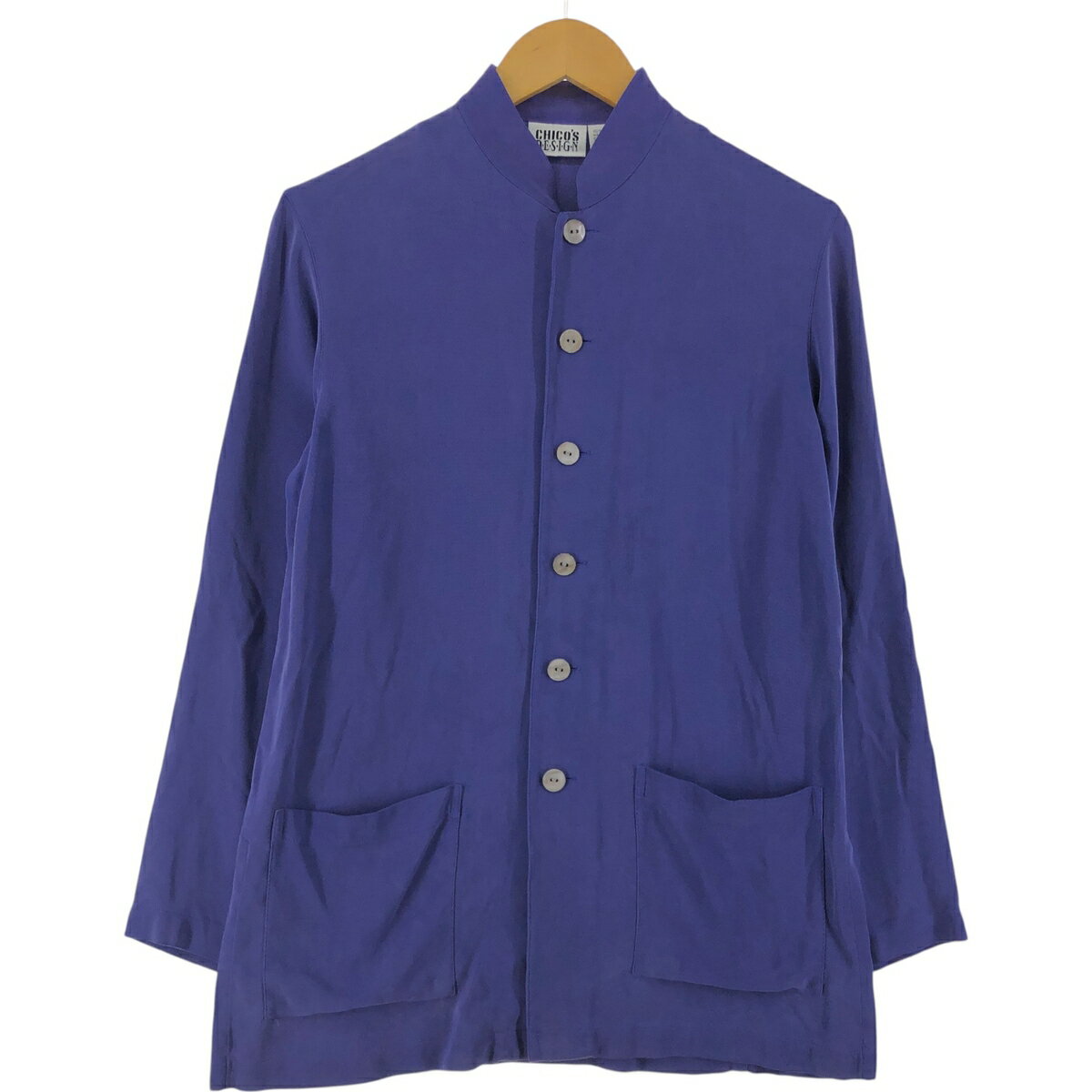 商品詳細 ブランド・CHICO'S DESIGN・チコズデザイン・ 特徴・マオカラー・長袖・ モデル/形状・長袖 シルクシャツ・ 素材・シルク:100%・ 色・パープル系 紫色・ 柄・無地・ 生産国・中国製・ 年代 サイズ・レディースS・着...