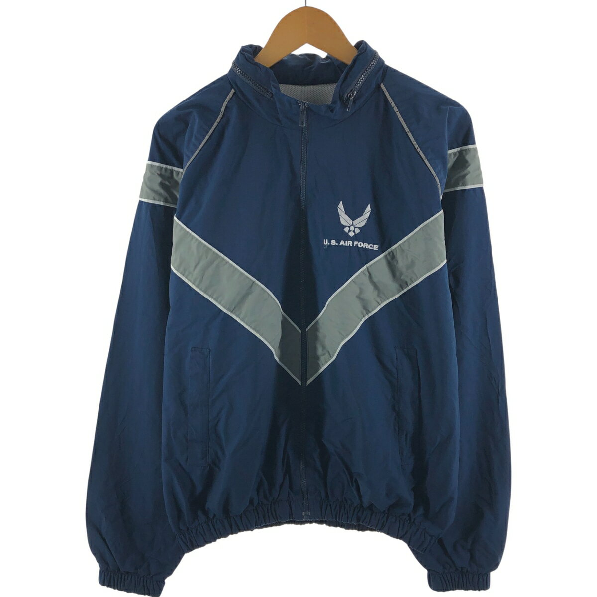 商品詳細 ブランド・UNKNOWN・ 特徴・米軍・U.S.AIR FORCE・長袖・フード収納型・メッシュライナー・ モデル/形状・PTU トレーニングジャケット・ナイロンジャケット・ 素材・不明・ 色・ネイビー系 紺色・ 柄・刺繍・ 生産...