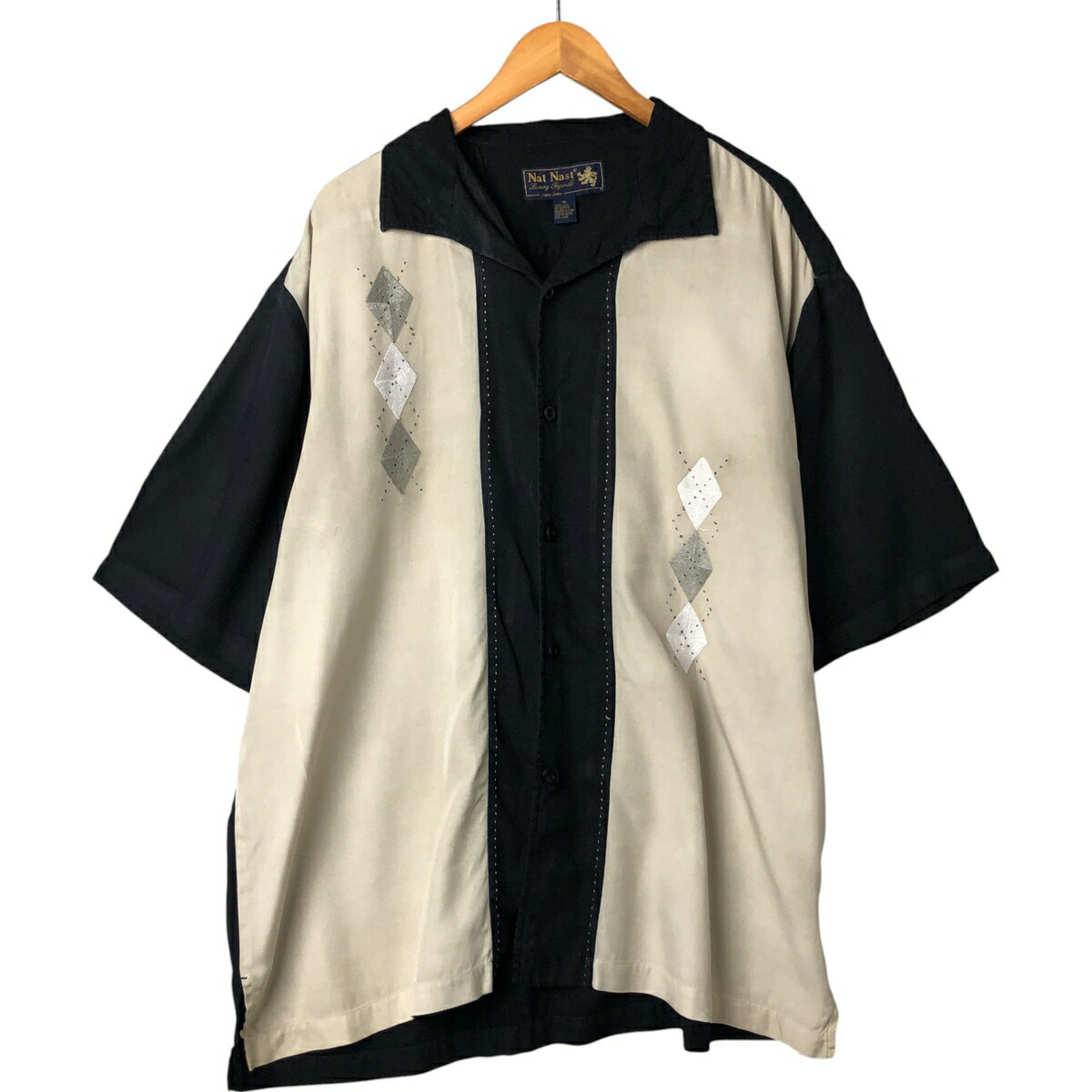 商品詳細 ブランド・Nat Nast・ 特徴・オープンカラー・半袖・ツートン・ボックスシャツ・ モデル/形状・半袖 オープンカラー シルクシャツ・ 素材・シルク:100%・ 色・ブラック系 黒色・ベージュ系・ 柄・刺繍・ 生産国・中国製・ ...