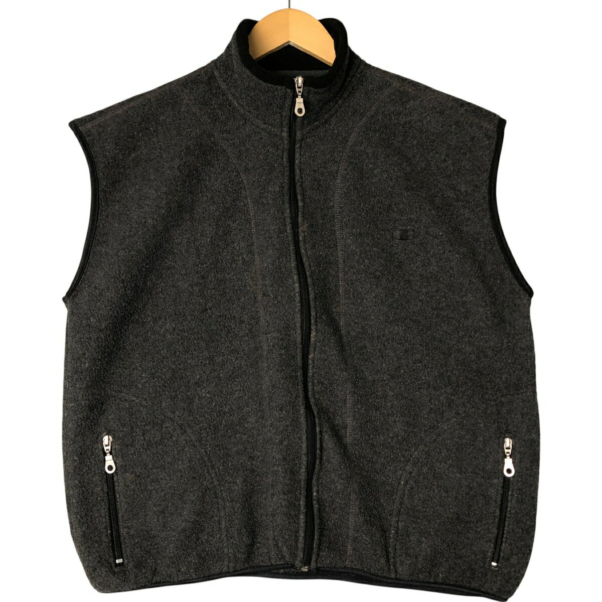 商品詳細 ブランド・Champion・チャンピオン・ 特徴・厚手・フルジップ・ モデル/形状・フリースベスト・ 素材・不明・ 色・グレー系 灰色・ 柄・無地・ワンポイント・ 生産国・不明・ 年代 サイズ・メンズM・表記サイズ:不明・着丈:6...