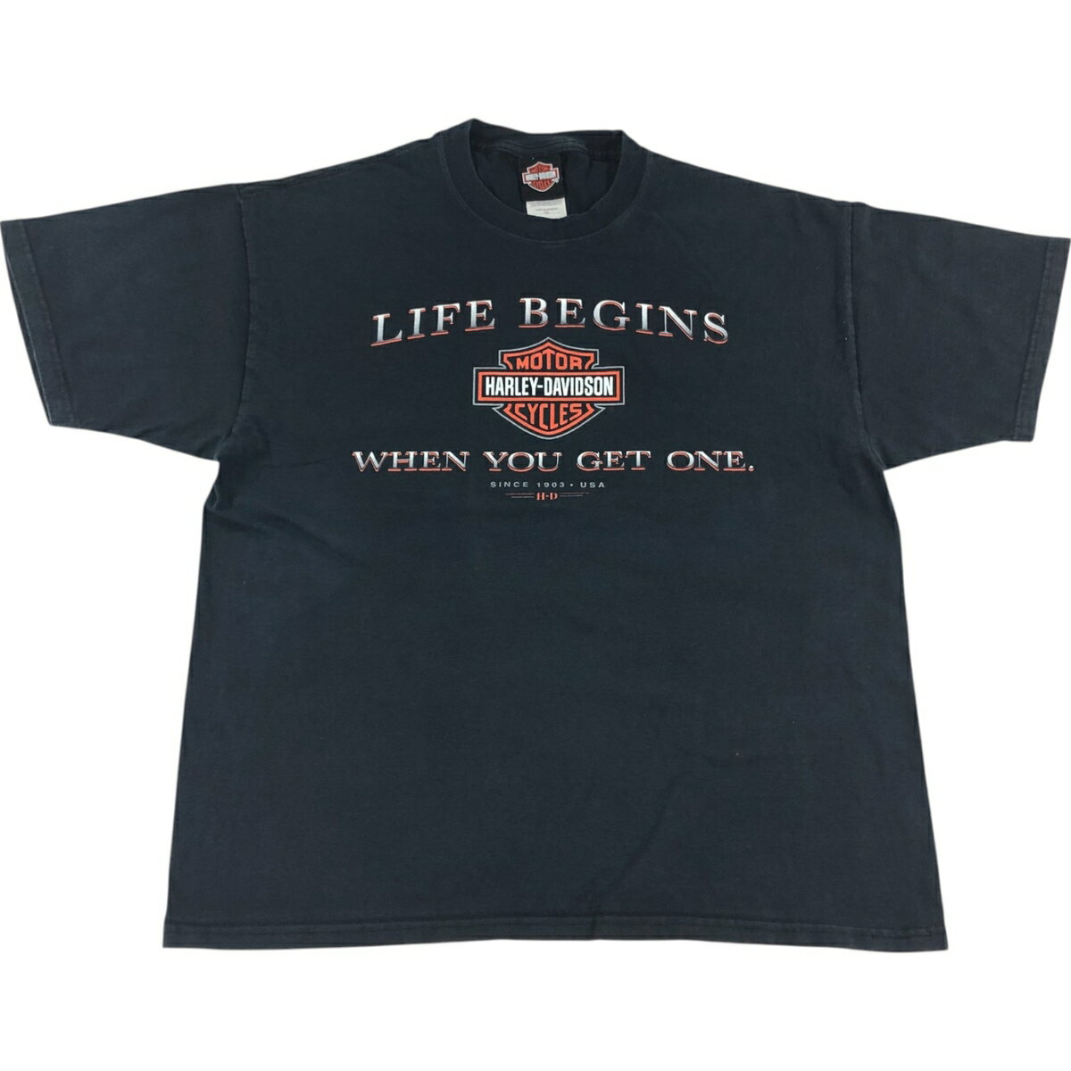 商品詳細 ブランド・Harley-Davidson・ハーレーダビッドソン・ 特徴・クルーネック(丸首)・半袖・両面プリント・ モデル/形状・モーターサイクル バイクTシャツ・ 素材・コットン:100%・ 色・ブラック系 黒色・ 柄・プリント...