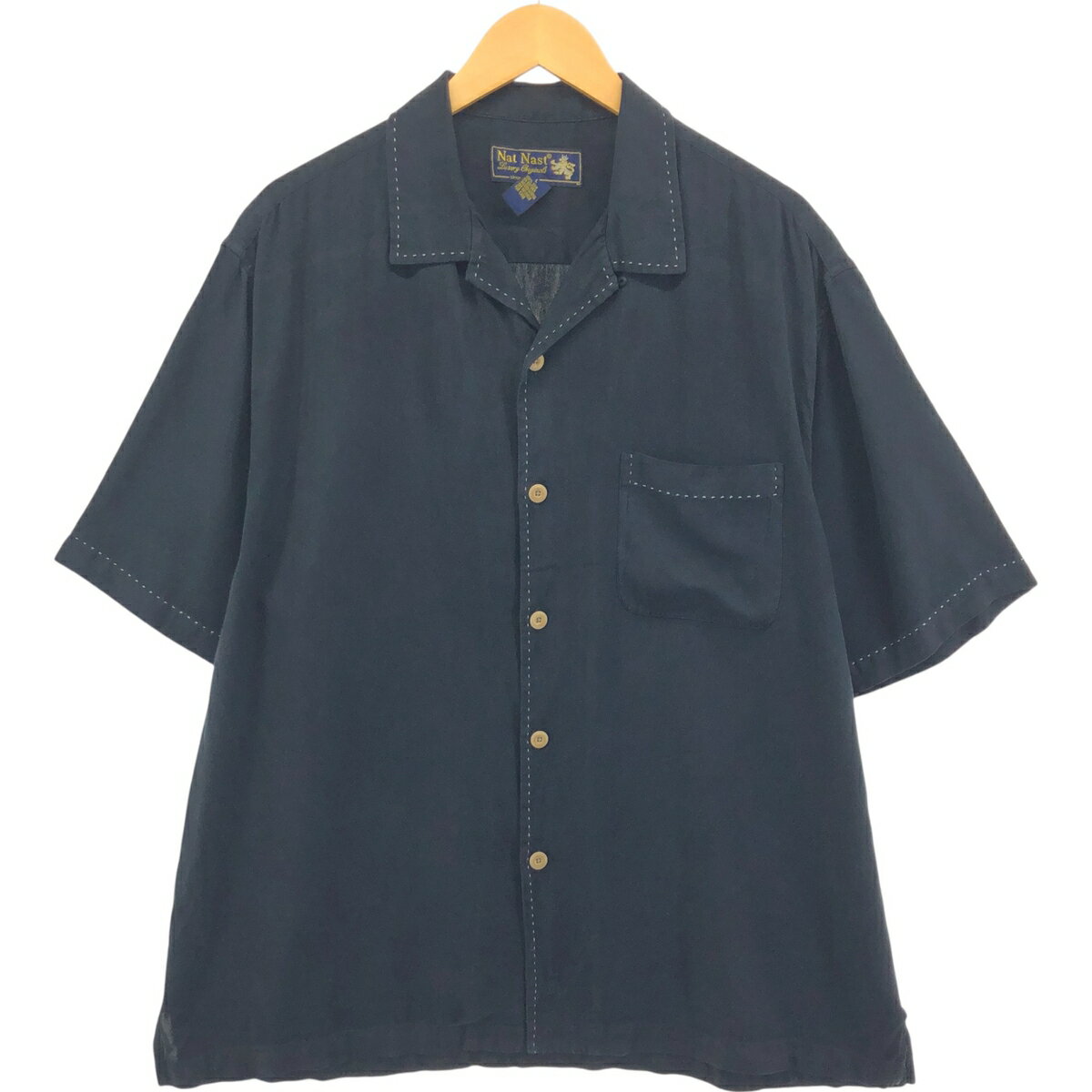 商品詳細 ブランド・Nat Nast・ 特徴・オープンカラー・半袖・ボックスシャツ・ モデル/形状・半袖 オープンカラー シルクシャツ・ 素材・シルク:100%・ 色・ブラック系 黒色・ 柄・無地・ 生産国・不明・ 年代 サイズ・メンズXL...
