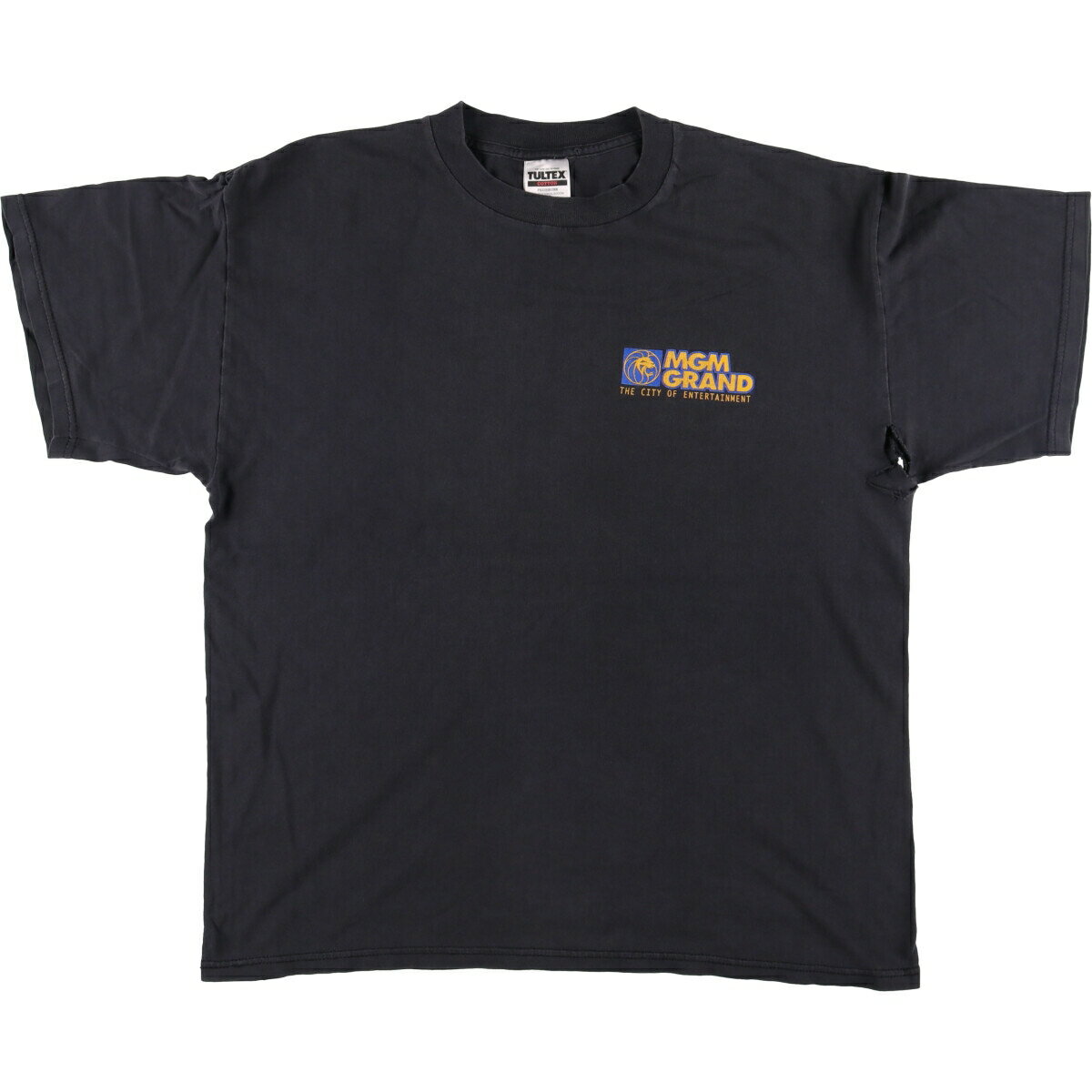 商品詳細 ブランド・TULTEX・タルテックス・ 特徴・クルーネック(丸首)・半袖・アメカジ・ モデル/形状・プリントTシャツ・ 素材・コットン:100%・ 色・ブラック系 黒色・ 柄・プリント・ 生産国・メキシコ製・ 年代・00年代・ サ...