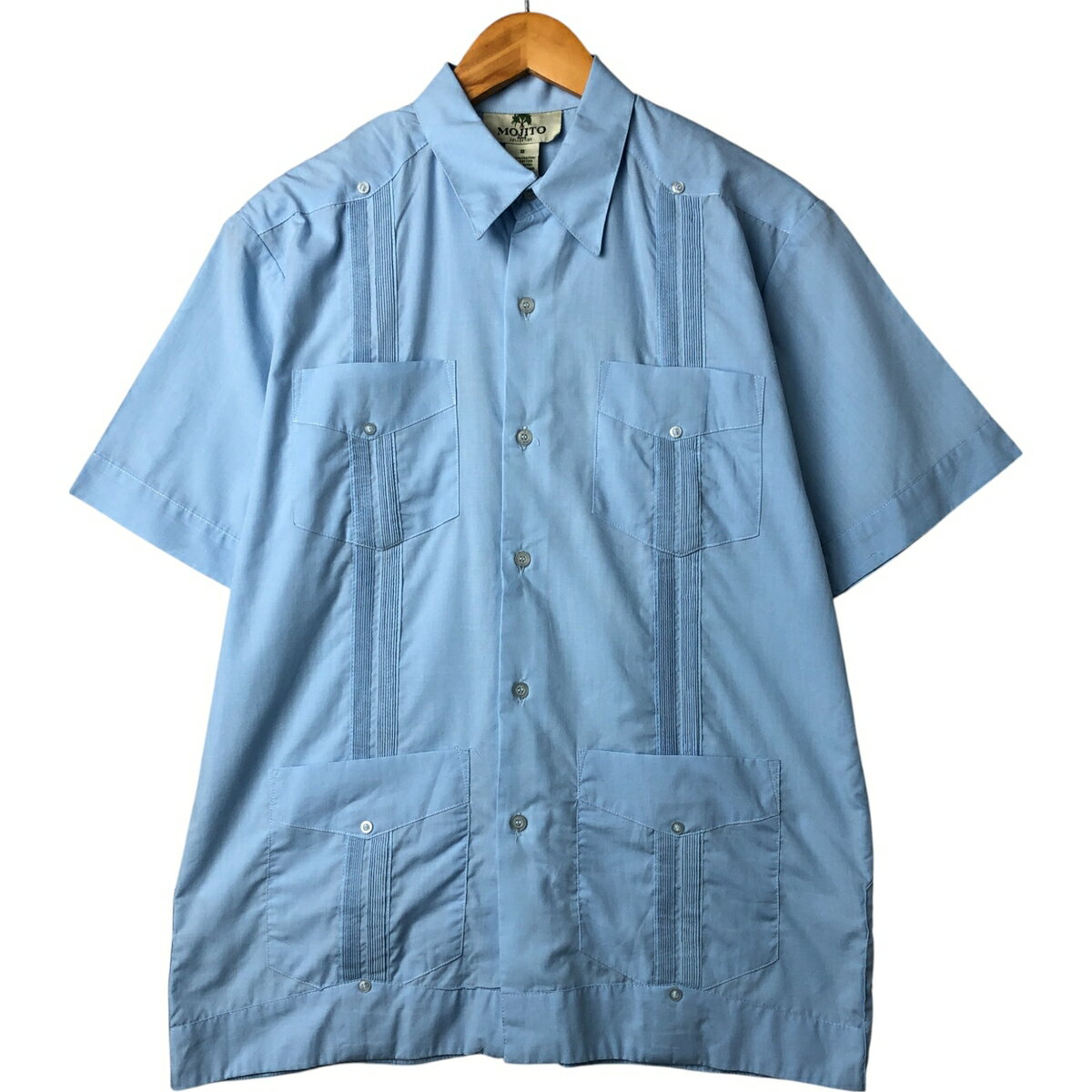 商品詳細 ブランド・MOJOTO・モヒート・ 特徴・半袖・レギュラーカラー・ボックスシャツ・4つポケ・ピンタック・ モデル/形状・半袖 キューバシャツ・ 素材・ポリエステル:65%・コットン:35%・ 色・ブルー系 水色・ 柄・無地・ 生産...