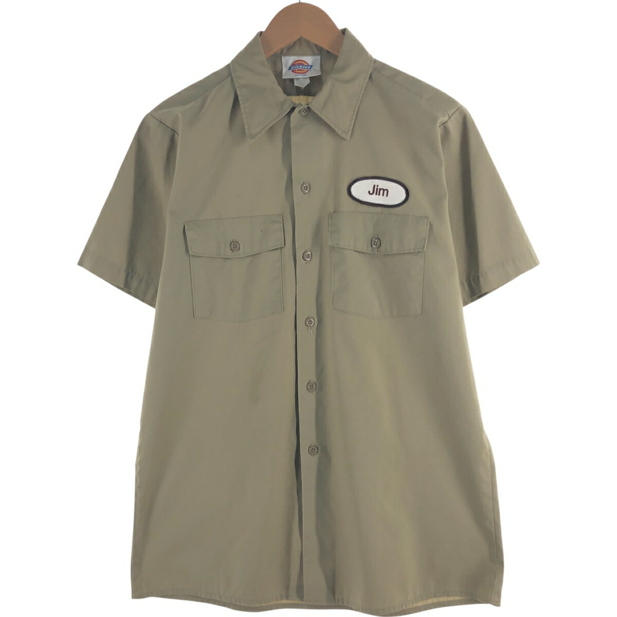 商品詳細 ブランド・Dickies・ディッキーズ・ 特徴・レギュラーカラー・半袖・襟芯入り・ボックスシャツ・ヴィンテージ・ モデル/形状・半袖 ワークシャツ・ 素材・ポリエステル:65%・コットン:35%・ 色・ベージュ系・ 柄・無地・ワッ...