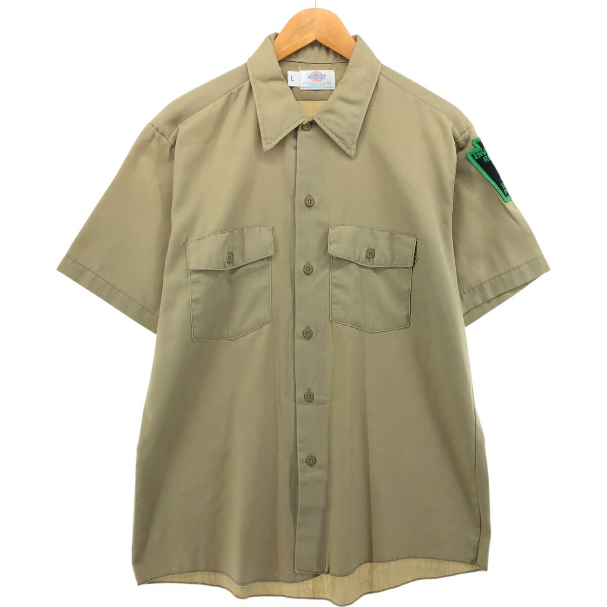 商品詳細 ブランド・Dickies・ディッキーズ・ 特徴・レギュラーカラー・半袖・ヴィンテージ・襟芯入り・ モデル/形状・半袖 ワークシャツ・ 素材・ポリエステル:65%・コットン:35%・ 色・ベージュ系・ 柄・無地・ワッペン・ 生産国・...