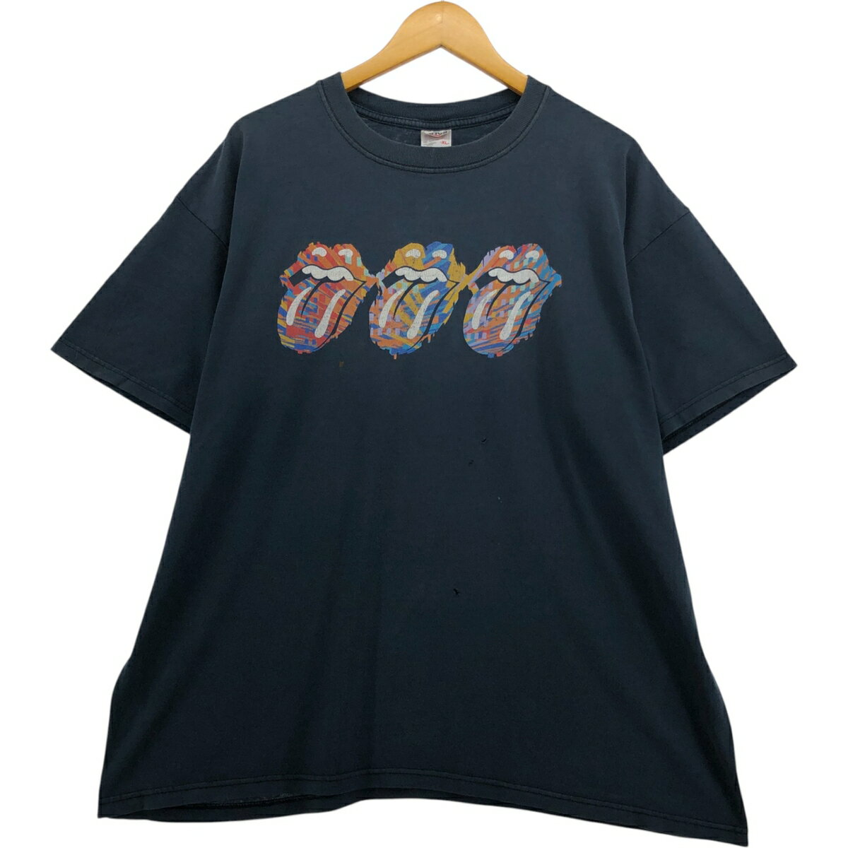 商品詳細 ブランド・Anvil・アンビル・ 特徴・クルーネック(丸首)・半袖・ロック・両面プリント・ モデル/形状・THE ROLLING STONES ローリングストーンズ・バンドTシャツ バンT・ 素材・コットン:100%・ 色・ネイビ...