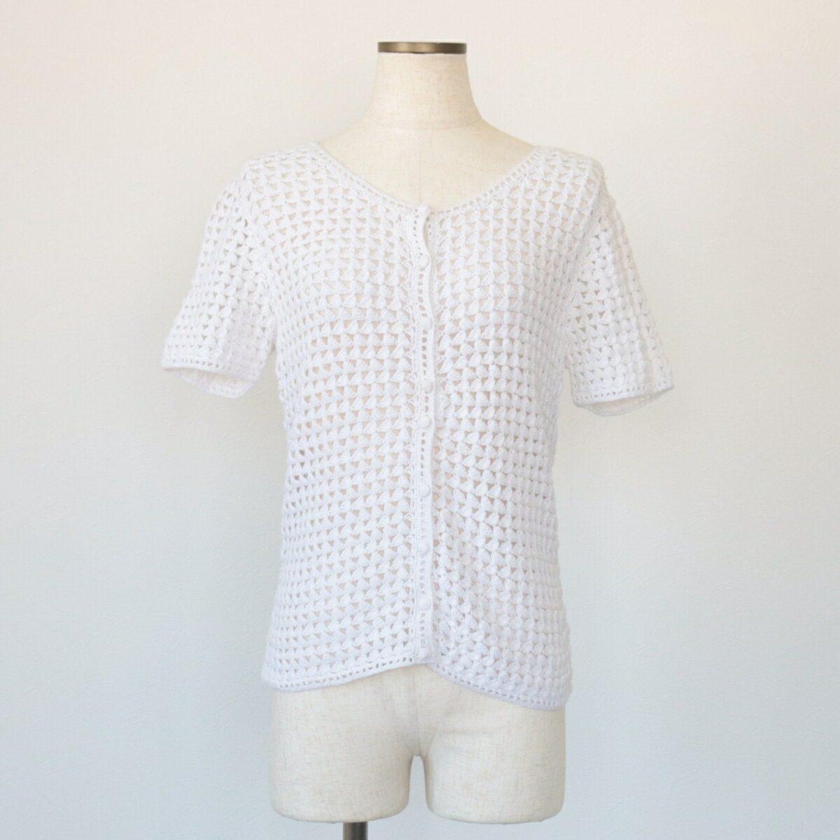 商品詳細 ブランド・Liz Claiborne・リズクレイボーン・ 特徴・半袖・クロシェニット・短丈 ショート丈・ モデル/形状・LIZPORT・半袖 サマーカーディガン・ 素材・ラミー:53%・コットン:47%・ 色・ホワイト系 白色・ ...