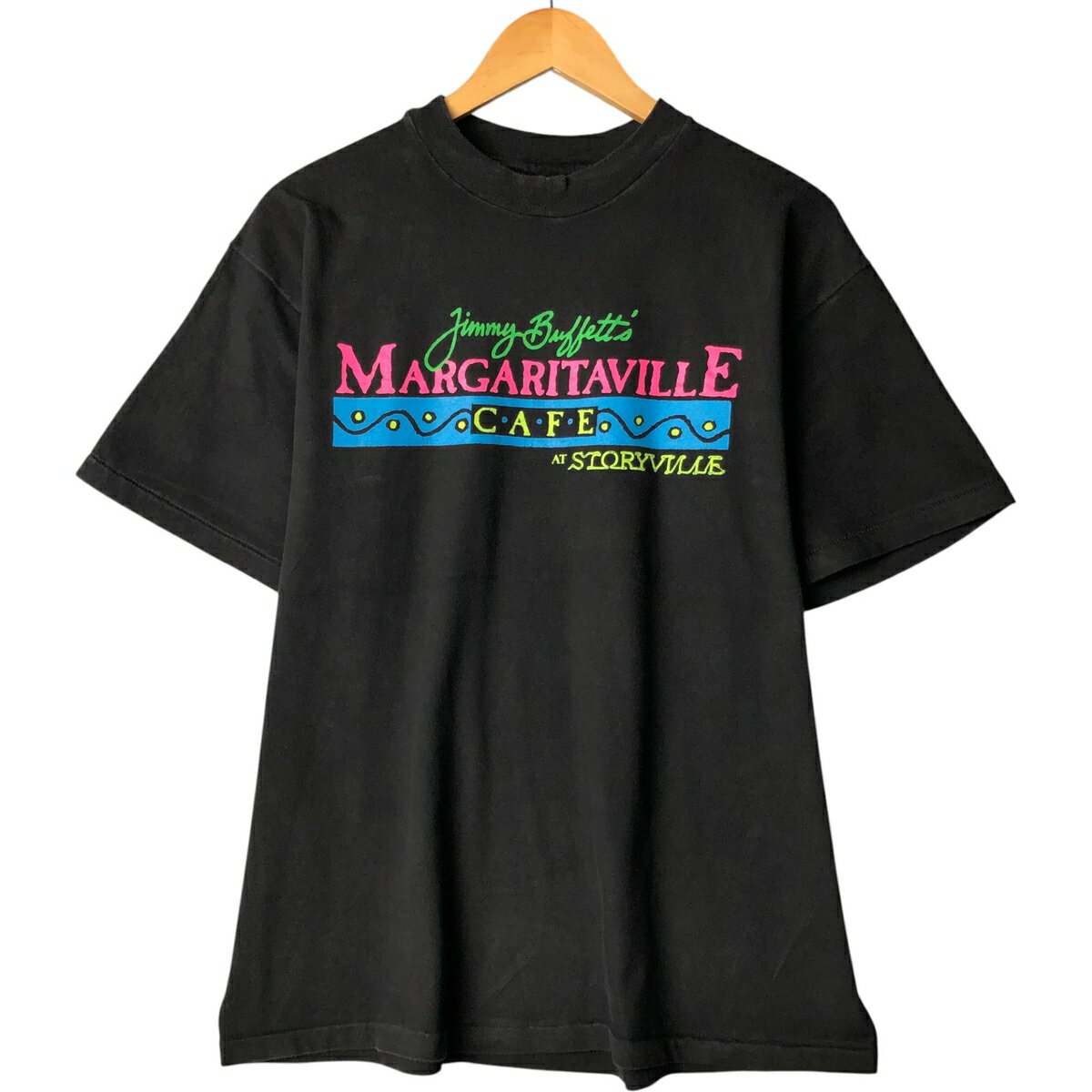 商品詳細 ブランド・Hanes・ヘインズ・ 特徴・クルーネック(丸首)・半袖・シングルステッチ・ヴィンテージ・ モデル/形状・JIMMY BUFFETTS ジミー バフェット・アドバタイジングTシャツ・ 素材・コットン:100%・ 色・ブラ...