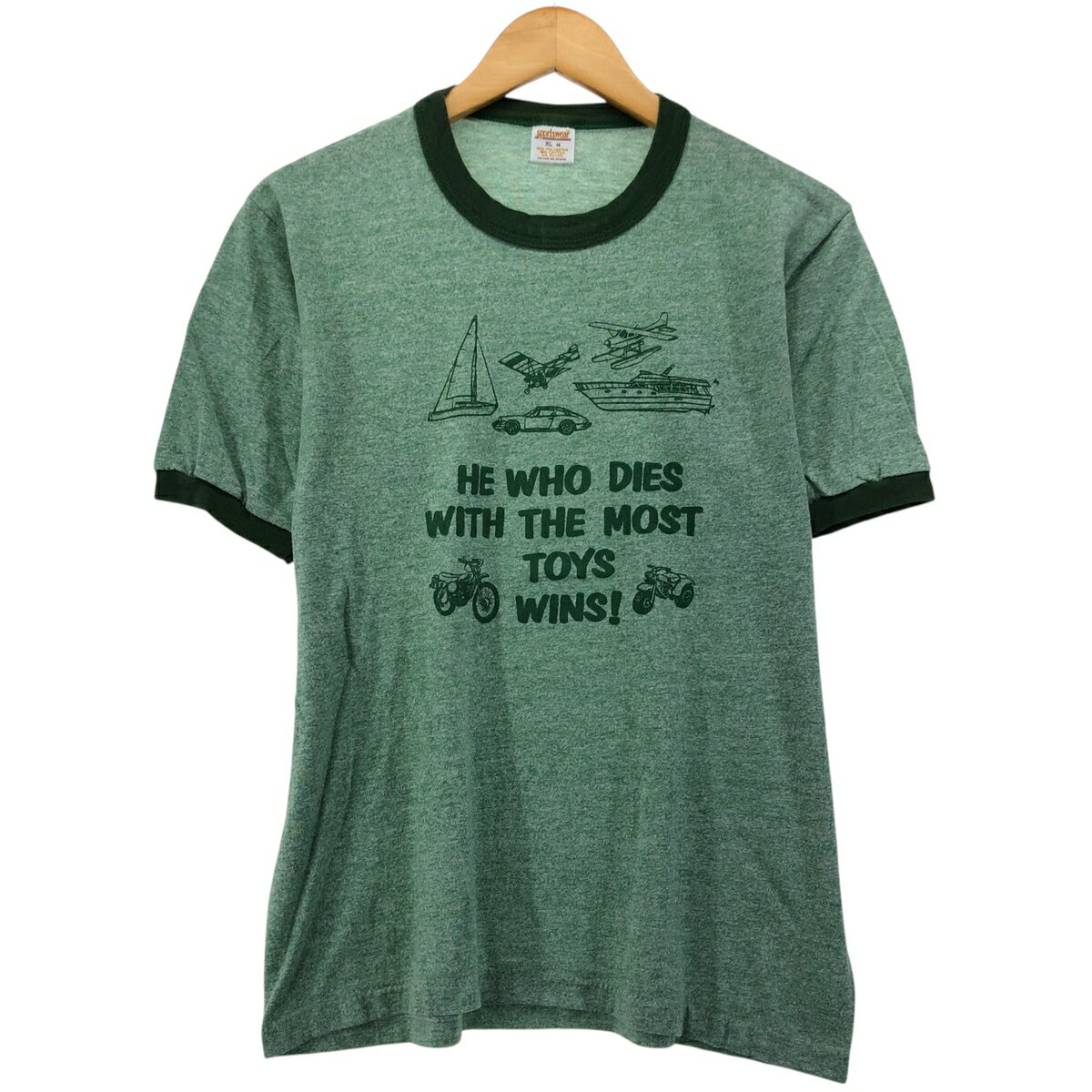 商品詳細 ブランド・SPORTSWEAR・ 特徴・クルーネック(丸首)・半袖・メッセージ・ヴィンテージ・ モデル/形状・リンガーTシャツ・ 素材・ポリエステル:50%・コットン:38%・レーヨン:12%・ 色・グリーン系 緑色・ 柄・プリン...