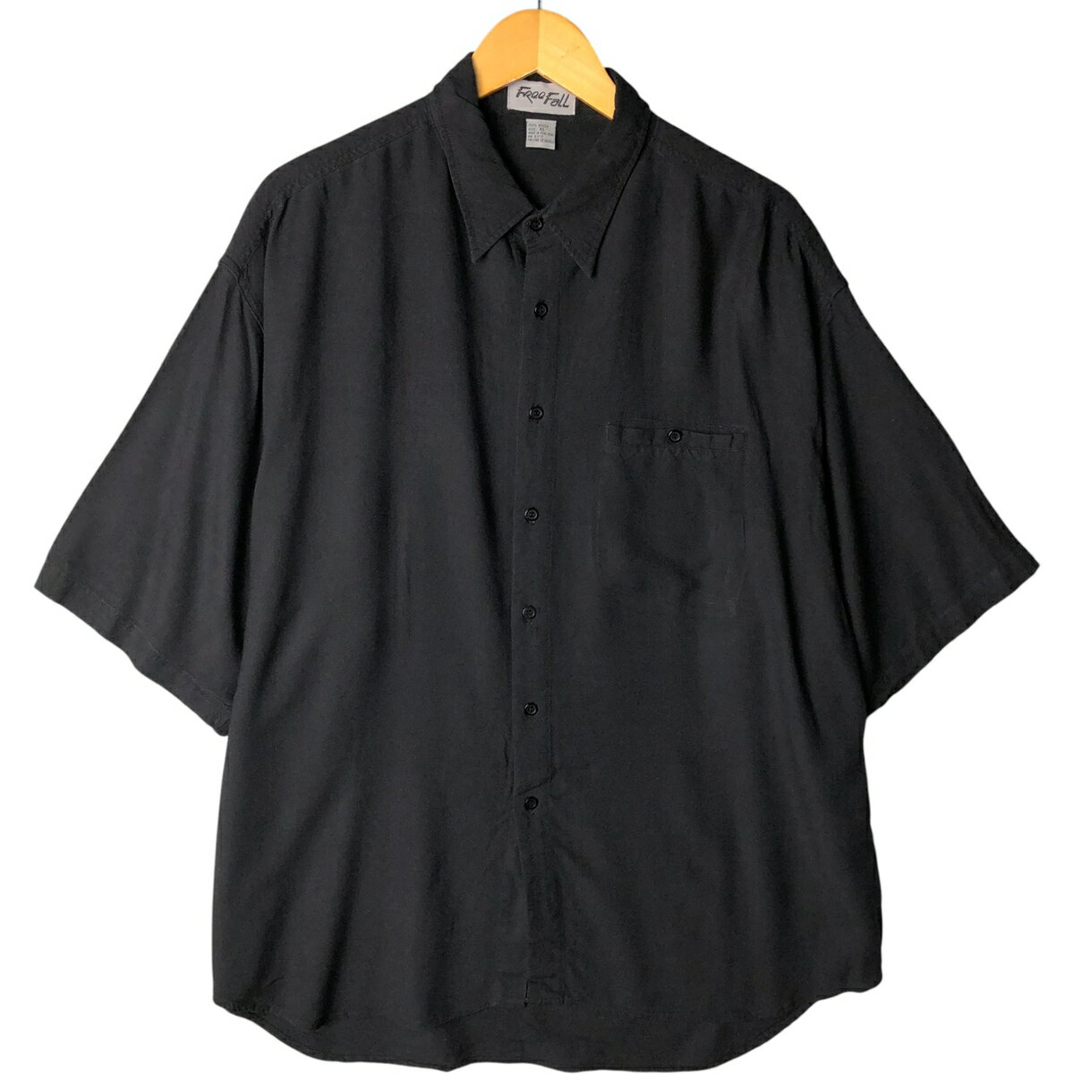 商品詳細 ブランド・Free Fall・ 特徴・半袖・レギュラーカラー・ モデル/形状・半袖 レーヨンシャツ・ 素材・レーヨン:100%・ 色・ブラック系 黒色・ 柄・無地・ 生産国・香港製・ 年代 サイズ・メンズXL・表記サイズ:XL・着...