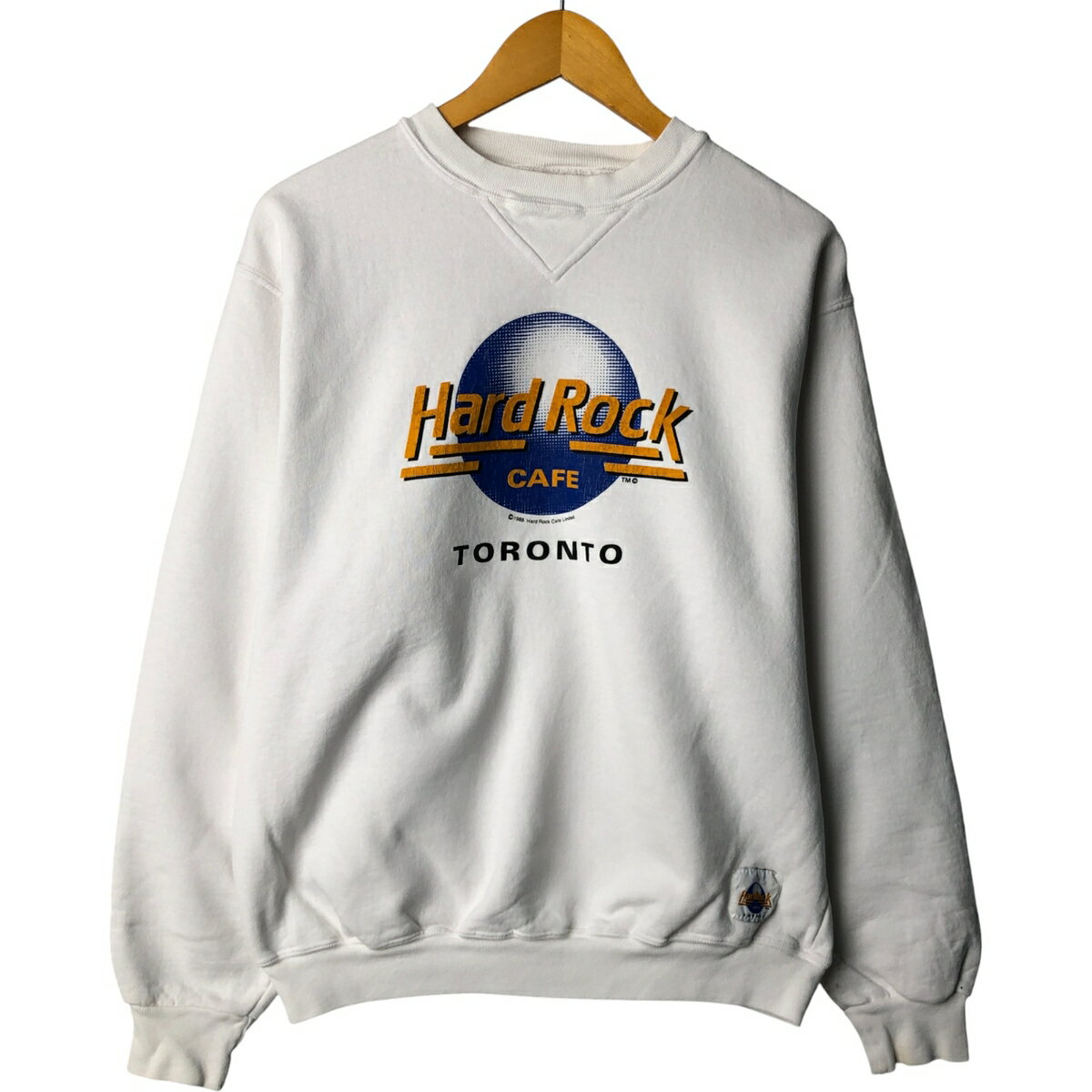 商品詳細 ブランド・UNKNOWN・ 特徴・クルーネック(丸首)・長袖・ヴィンテージ・前Vガゼット・ モデル/形状・ Hard Rock Cafe ハードロックカフェ・アドバタイジング スウェットシャツ トレーナー・ 素材・不明・ 色・ホワ...
