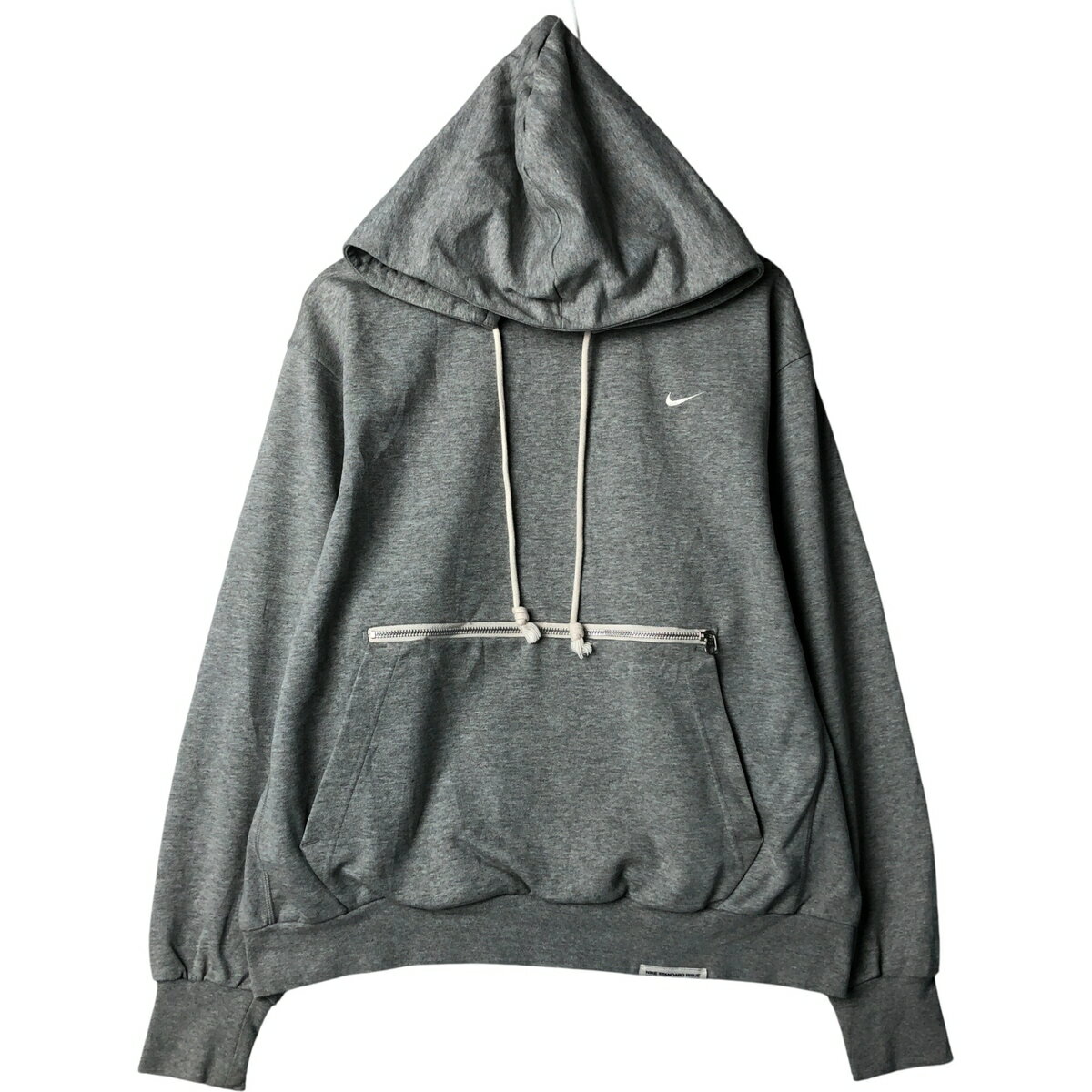 商品詳細 ブランド・NIKE・ナイキ・ 特徴・プルオーバー・長袖・ モデル/形状・スウェットプルオーバーパーカー・ 素材・コットン:61%・ポリエステル:39%・ 色・グレー系 灰色・ 柄・無地・ワンポイント・ 生産国・ベトナム製・ 年代 ...