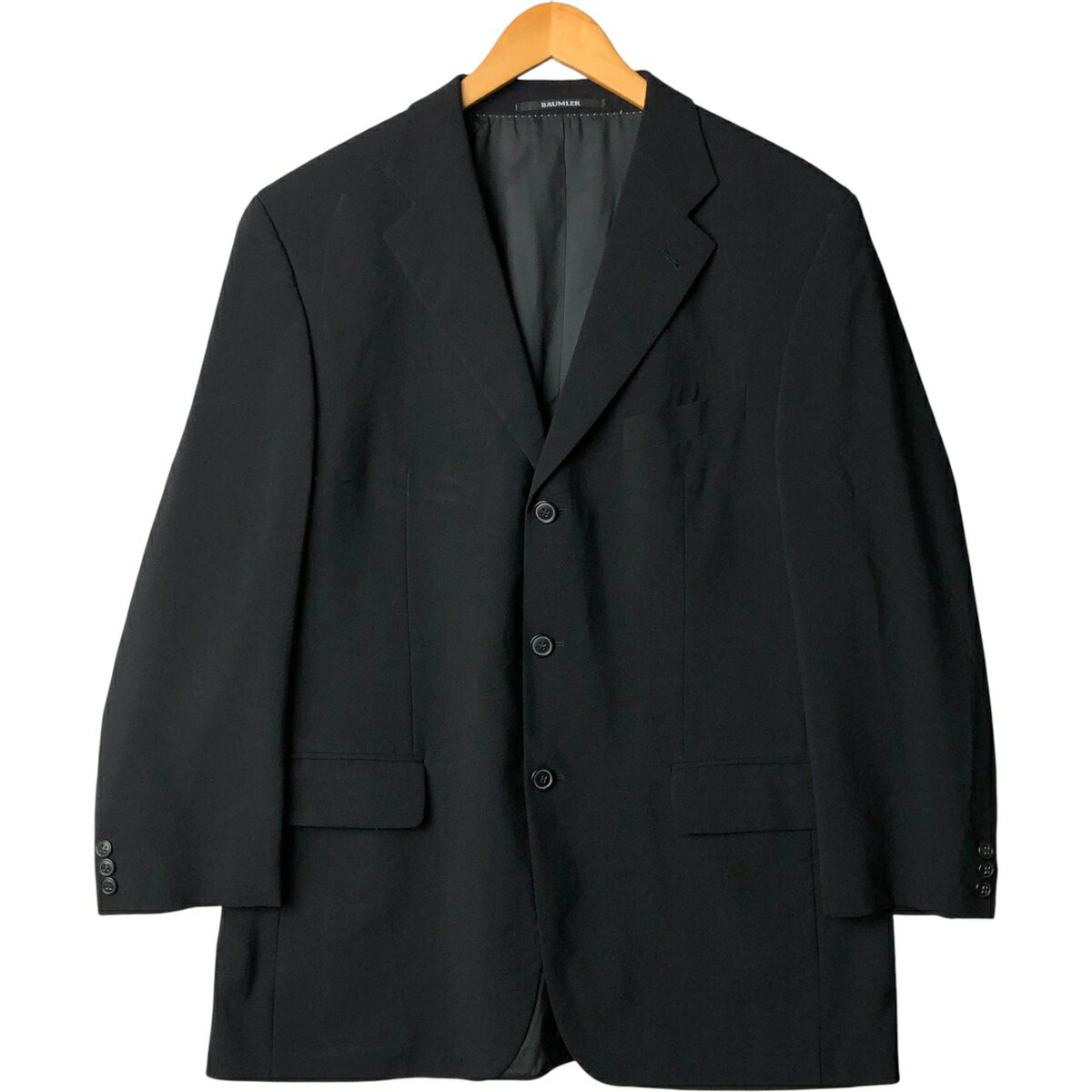 商品詳細 ブランド・BAUMLER・ 特徴・薄手・サイドベンツ・3B 3つボタン・総裏・肩パットあり・ モデル/形状・テーラードジャケット・ 素材・不明・ 色・ブラック系 黒色・ 柄・無地・ 生産国・不明・ 年代 サイズ・メンズL・表記サイ...