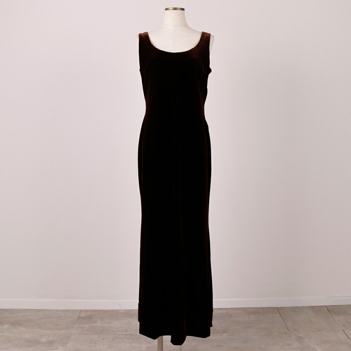 商品詳細 ブランド・NIKI LIVAS・ 特徴・ベロア・バックシャン・ジッパーフライ・ヴィンテージ・ロケットタロンジップ・ モデル/形状・NIKI・マキシ丈 ノースリーブワンピース・ 素材・不明・ 色・ブラウン系 茶色・ 柄・無地・ 生産...