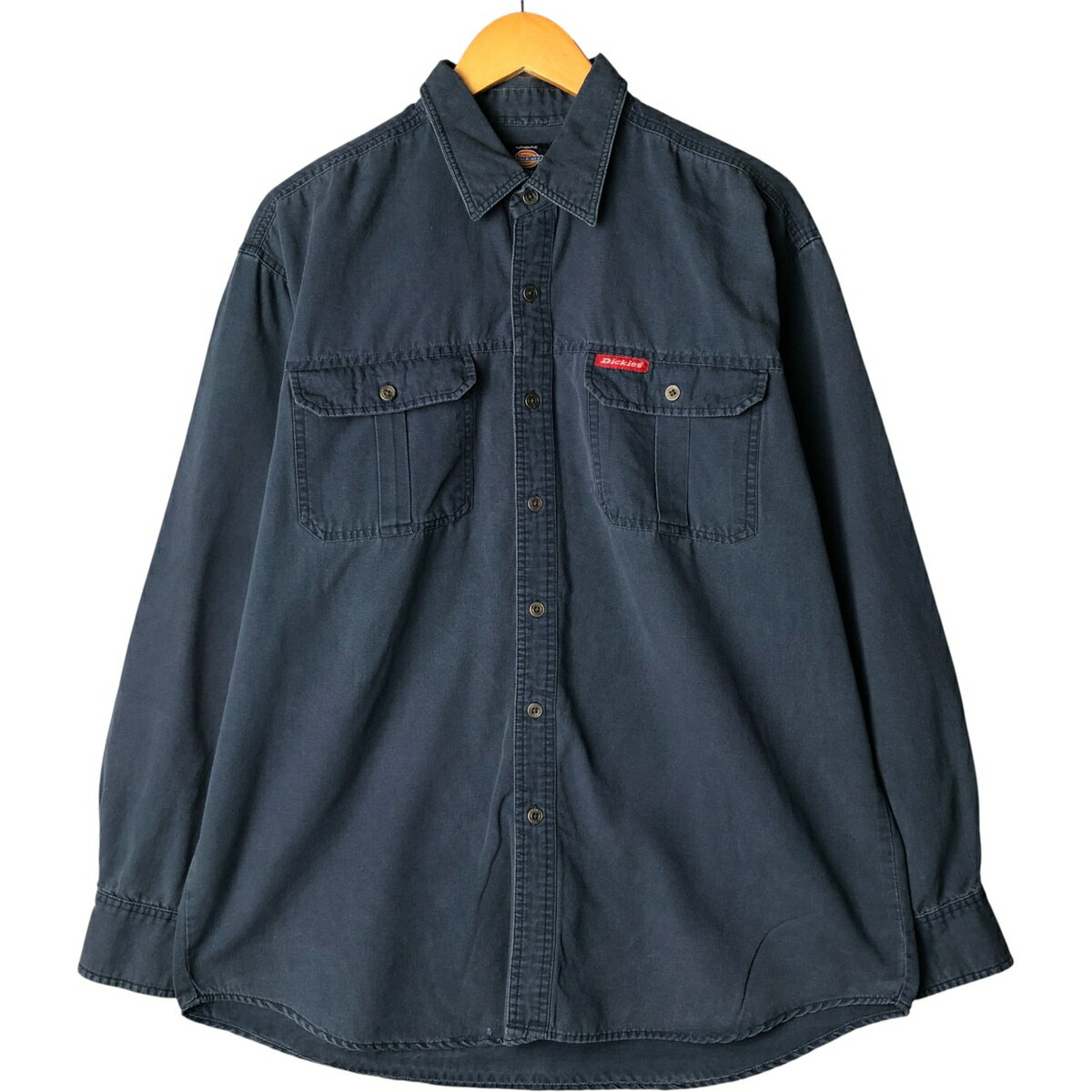 商品詳細 ブランド・Dickies・ディッキーズ・ 特徴・薄手・レギュラーカラー・フラップポケット・フェード・ モデル/形状・長袖 ワークシャツ・ 素材・コットン:100%・ 色・ネイビー系 紺色・ 柄・無地・ロゴパッチ・ 生産国・パキスタ...