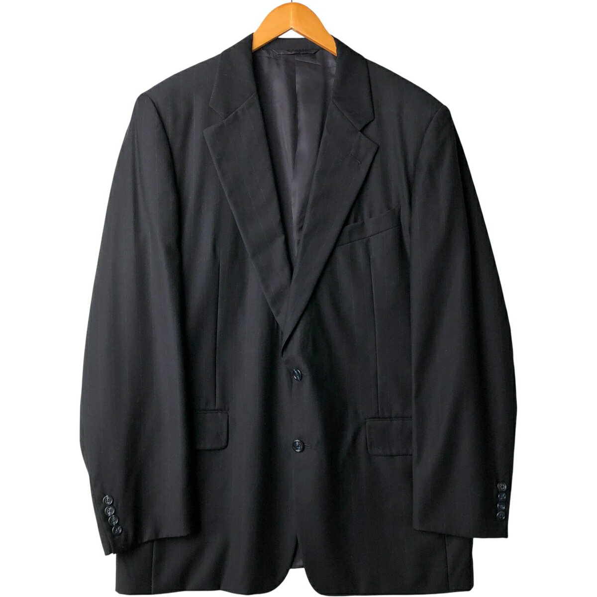 商品詳細 ブランド・Hickey Freeman・ 特徴・薄手・センターベント・肩パットあり・2B 2つボタン・総裏・ モデル/形状・ウールテーラードジャケット・ 素材・ウール:100%・ 色・ブラック系 黒色・ 柄・ストライプ柄・ 生産国...