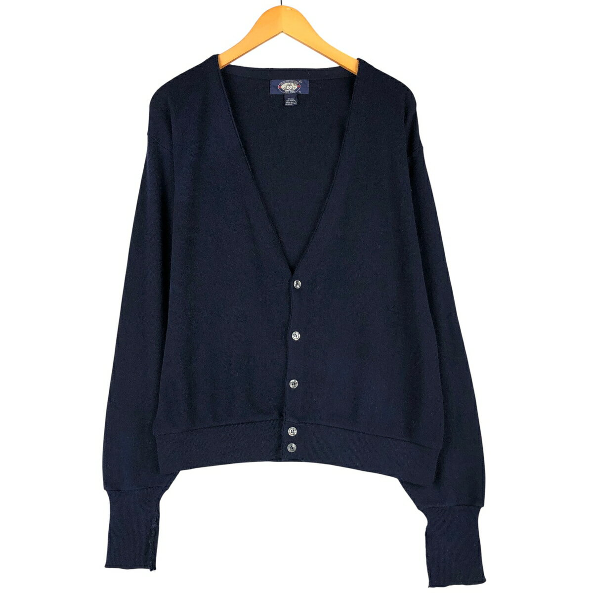 商品詳細 ブランド・KNIGHTS BRIDGE・ 特徴・長袖・ヴィンテージ・ モデル/形状・アクリルニットカーディガン・ 素材・アクリル:100%・ 色・ネイビー系 紺色・ 柄・無地・ 生産国・USA製・ 年代・80年代・ サイズ・表記サ...