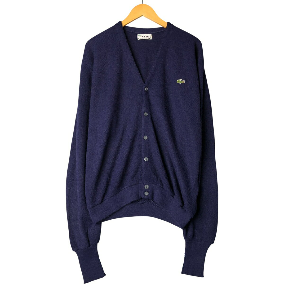 商品詳細 ブランド・LACOSTE・ラコステ・ 特徴・長袖・ヴィンテージ・ モデル/形状・IZOD・アクリルニットカーディガン・ 素材・オーロンアクリル:100%・ 色・ネイビー系 紺色・ 柄・無地・ワンポイント・ 生産国・不明・ 年代・7...