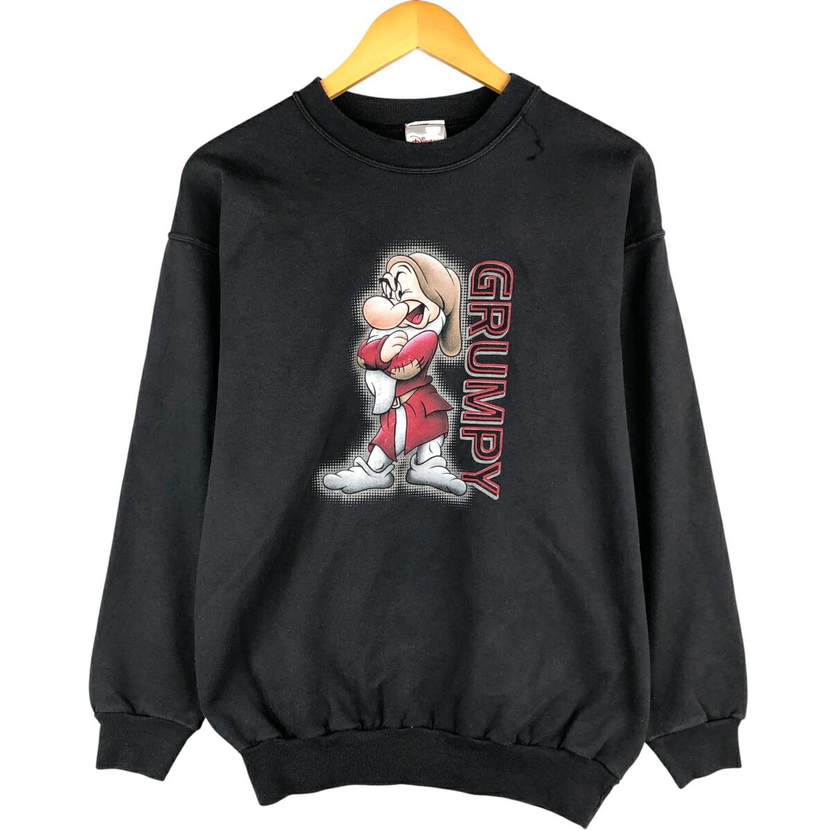 商品詳細 ブランド・DISNEY・ディズニー・ 特徴・クルーネック(丸首)・長袖・ラメプリント・ モデル/形状・GRUMPY グランピー・キャラクタースウェットシャツ トレーナー・ 素材・コットン:50%・ポリエステル:50%・ 色・ブラッ...