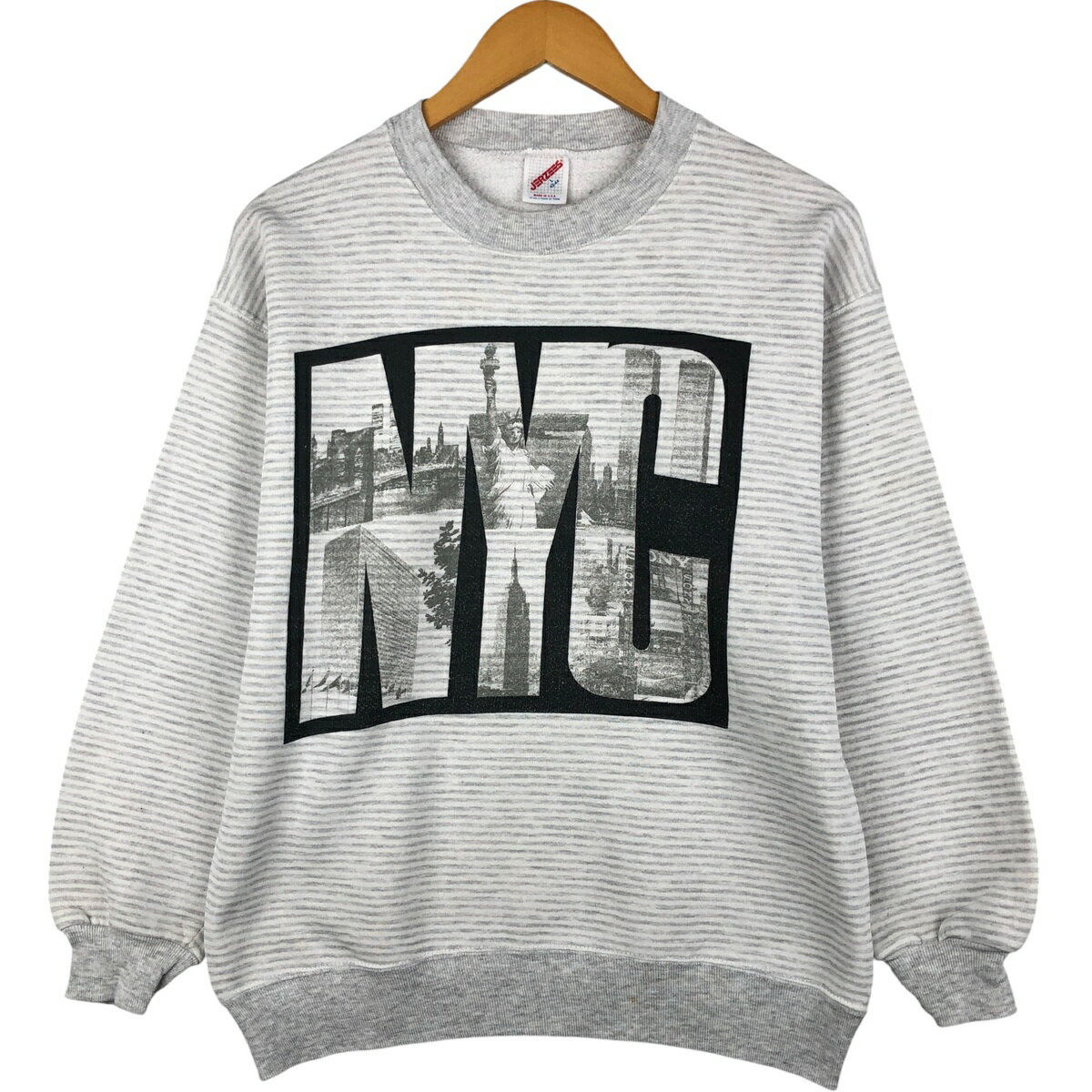 商品詳細 ブランド・Jerzees・ジャージーズ・ 特徴・クルーネック(丸首）・長袖・ヴィンテージ・ モデル/形状・プリントスウェットシャツ トレーナー・ 素材・コットン:50%・ポリエステル:50%・ 色・グレー系 灰色・ 柄・プリント・...