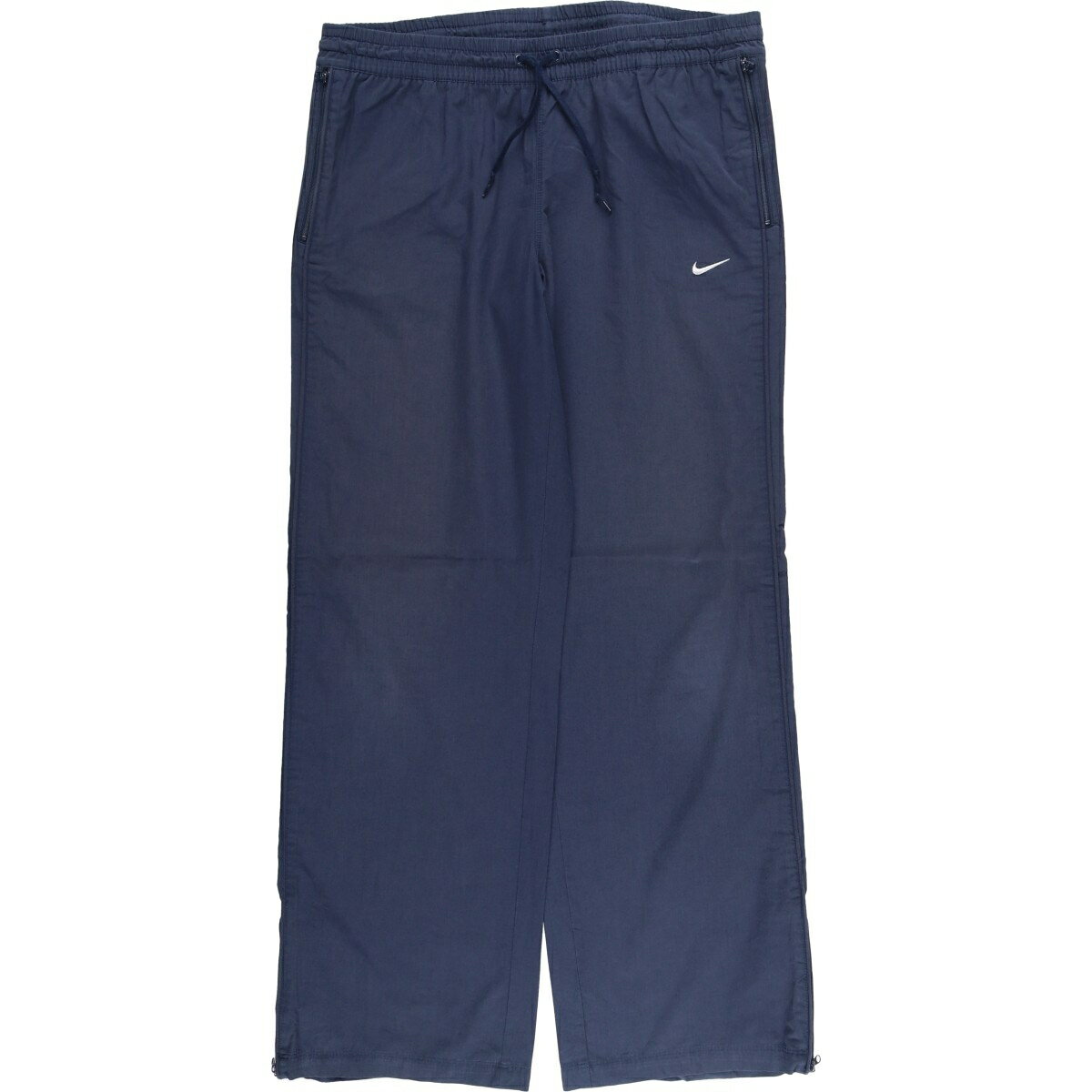 商品詳細 ブランド・NIKE・ナイキ・ 特徴・ウエスト調節ひも・裾ジップ・ モデル/形状・ウォームアップパンツ・ナイロンパンツ シャカシャカパンツ・ 素材・不明・ 色・ネイビー系 紺色・ 柄・無地・ロゴ刺繍・ 生産国・バングラデシュ製・ 年...