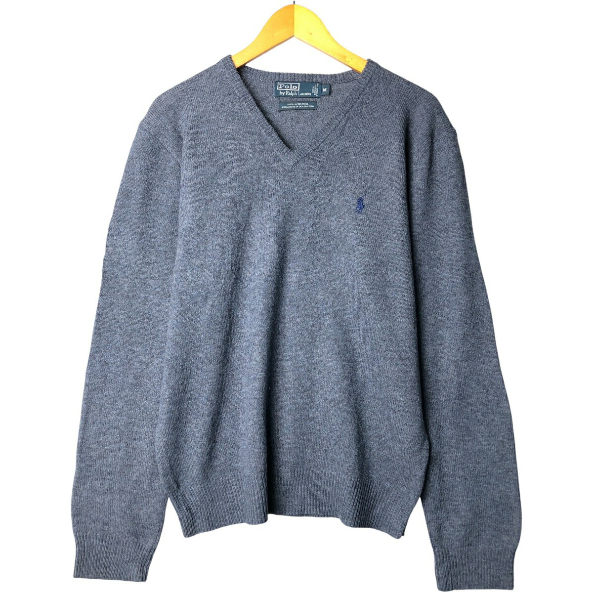 商品詳細 ブランド・Ralph Lauren・ラルフローレン・ 特徴・長袖・Vネック・ モデル/形状・POLO by Ralph Lauren・Vネック ラムウールニットセーター・ 素材・ラムウール:100%・ 色・ブルー系 青色・ 柄・無...