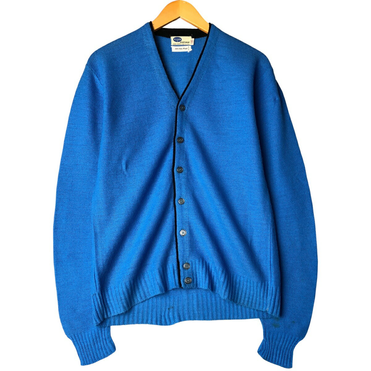 商品詳細 ブランド・PILGRIM・ 特徴・長袖・ヴィンテージ・ モデル/形状・アクリルニットカーディガン・ 素材・オーロンアクリル:100%・ 色・ブルー系 水色・ 柄・無地・ 生産国・不明・ 年代・60年代・ サイズ・メンズM・表記サイ...