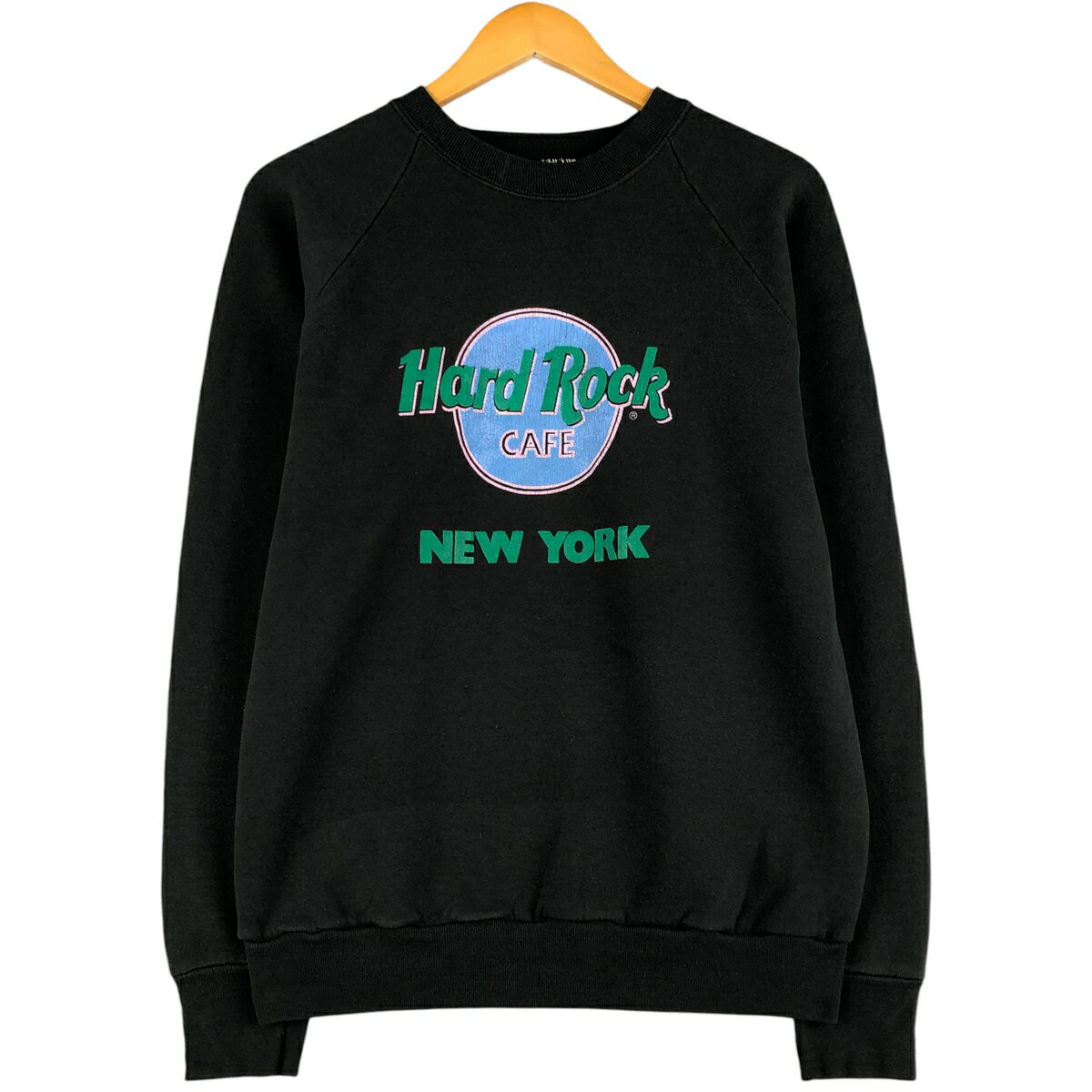 商品詳細 ブランド・UNKNOWN・ 特徴・ラグランスリーブ・クルーネック(丸首)・長袖・ モデル/形状・HARD ROCK CAFE ハードロックカフェ・アドバタイジング スウェットシャツ トレーナー・ 素材・不明・ 色・ブラック系 黒色...