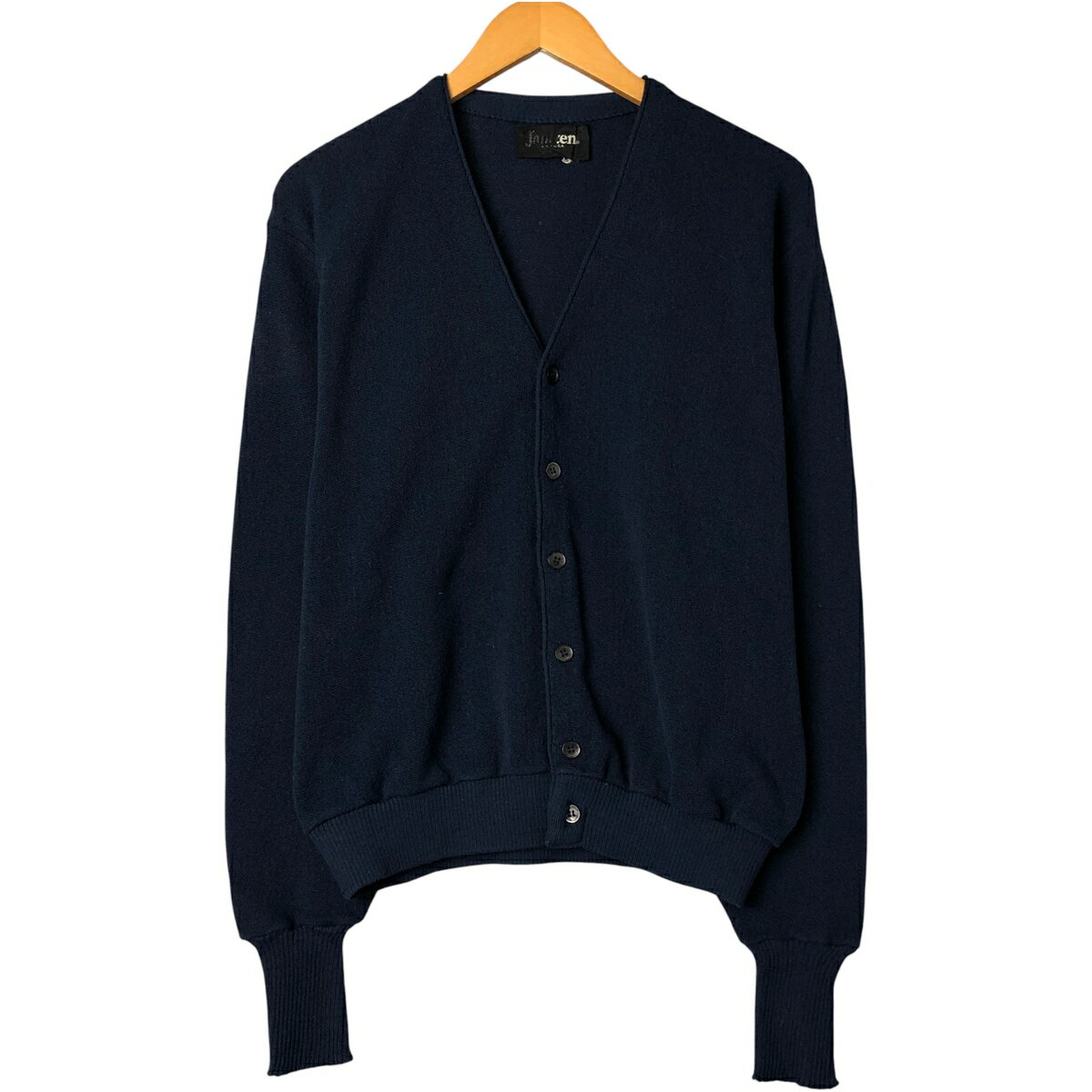 商品詳細 ブランド・Jantzen・ジャンセン・ 特徴・長袖・ヴィンテージ・ モデル/形状・アクリルニットカーディガン・ 素材・不明・ 色・ネイビー系 紺色・ 柄・無地・ 生産国・USA製・ 年代・90年代・ サイズ・メンズL・表記サイズ:...