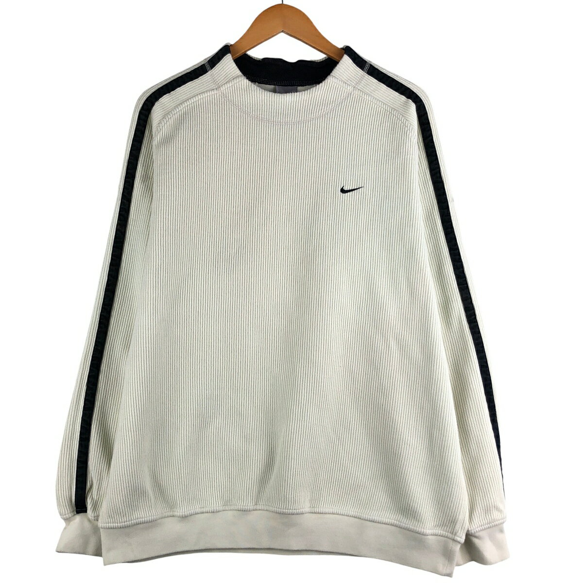 商品詳細 ブランド・NIKE・ナイキ・ 特徴・クルーネック(丸首)・長袖・ モデル/形状・ワンポイントロゴスウェットシャツ トレーナー・ 素材・コットン:100%・ 色・アイボリー・ミントグリーン・ 柄・ライン入り・ワンポイント・ 生産国・...