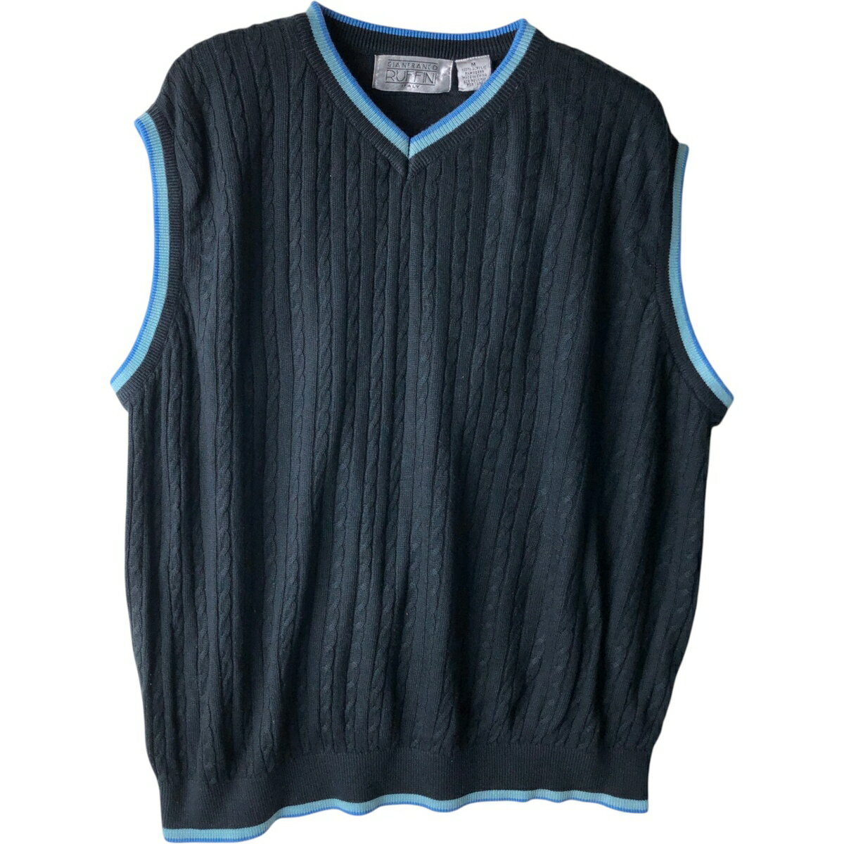 商品詳細 ブランド・GIANFRANCO RUFFINI・ 特徴・薄手・Vネック・ケーブル編み・短丈 ショート丈・ モデル/形状・Vネック アクリルニットベスト・ 素材・アクリル:100%・ 色・ネイビー系 紺色・ 柄・無地・ 生産国・中国...